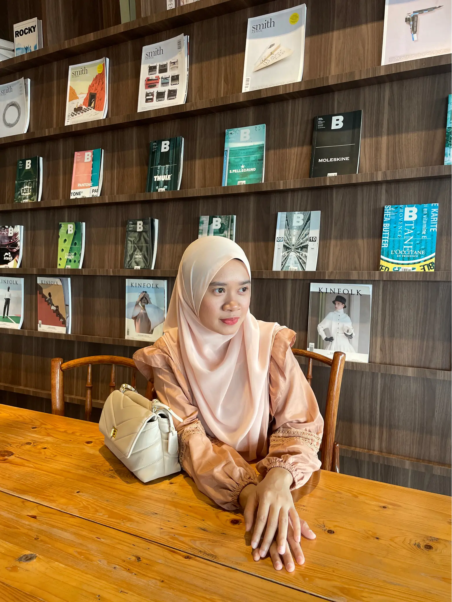 Aesthetic Cafe in Puncak Alam 🍽️ | Galeri disiarkan oleh athirah ♡ | Lemon8