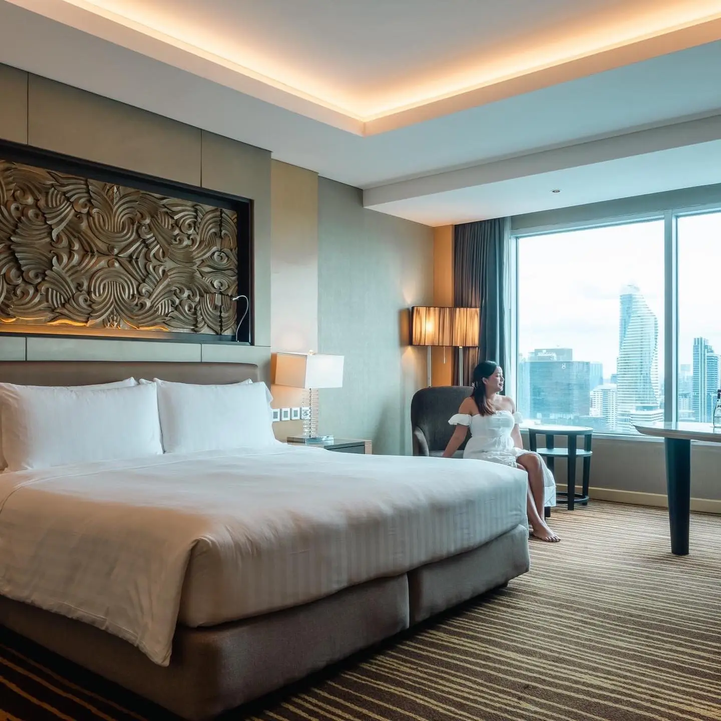 โรงแรมหรู 5 ดาว ใกล้แหล่ง shopping🌉 | แกลเลอรีที่โพสต์โดย Ploylee Diary | Lemon8