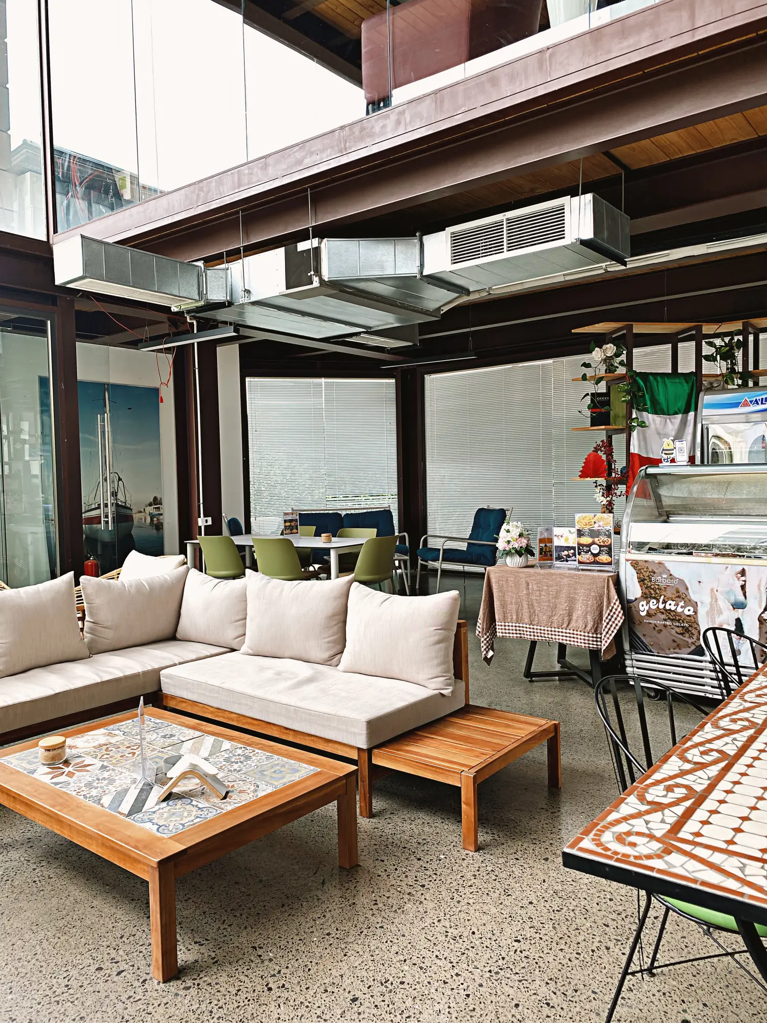 CAFFÈ BARBARO - CAFE CÓ VIEW HỒ BƠI SANG QUẬN 2 | Bộ sưu tập do Có hẹn ...