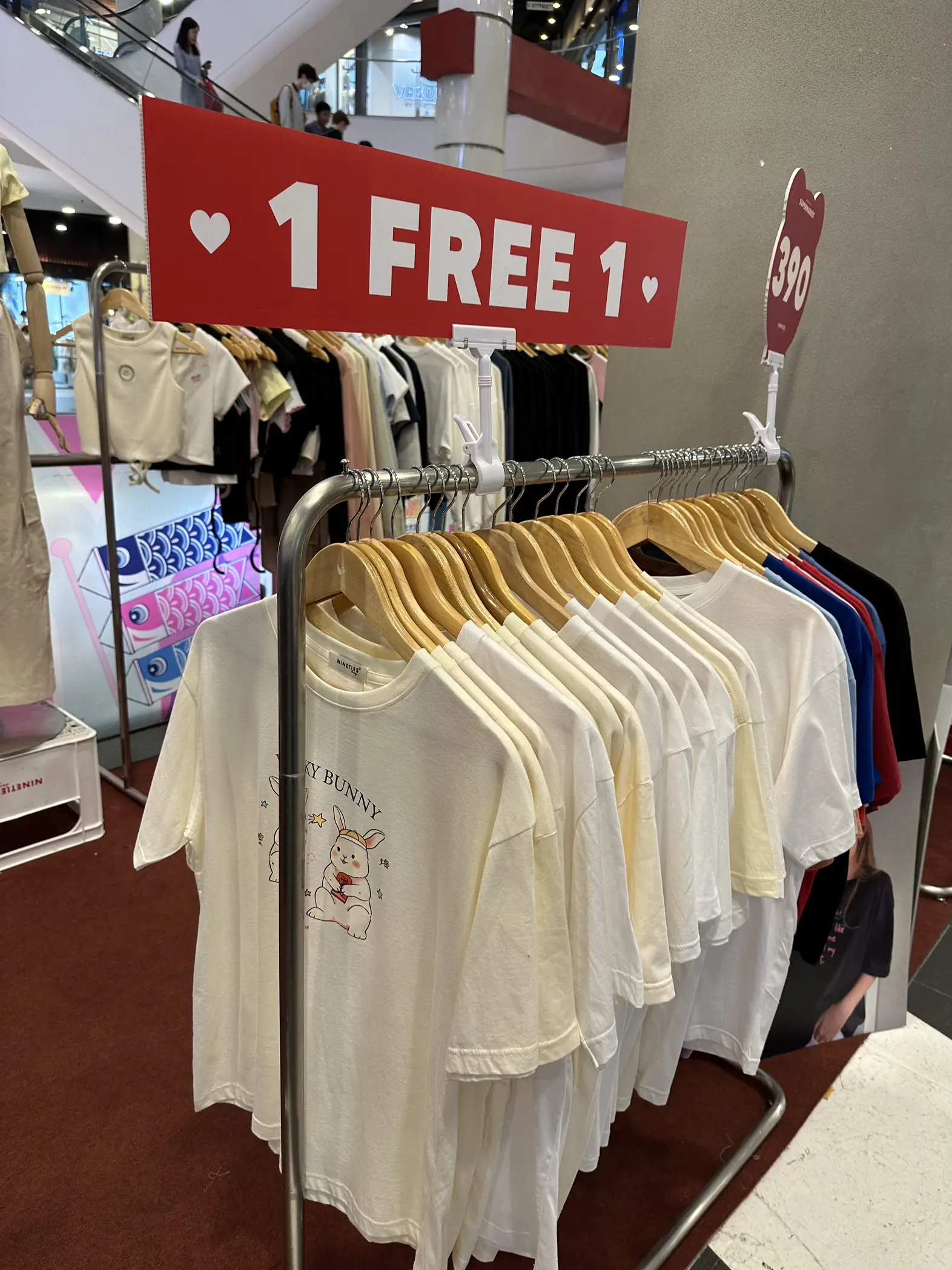 พาชม เสื้อยืด เสื้อครอป ลายน่ารักๆ Nineties design💗 | แกลเลอรีที่โพสต์ ...