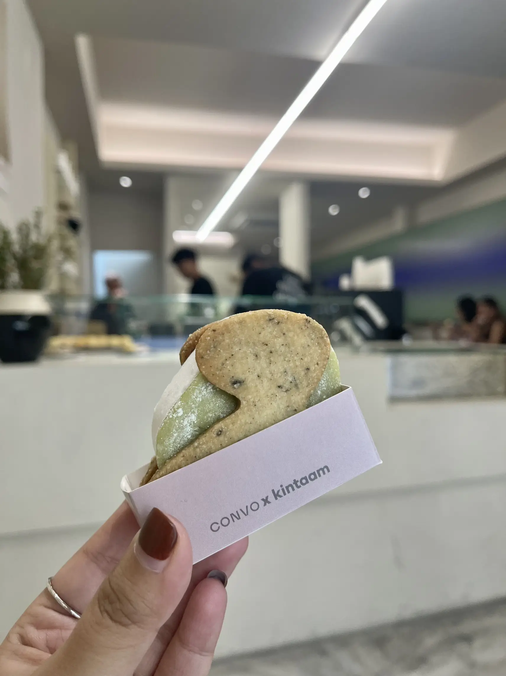 CONVO : คาเฟ่สีไข่ย่านเจริญกรุง 🪹🥚 | แกลเลอรีที่โพสต์โดย Kimhong.u | Lemon8