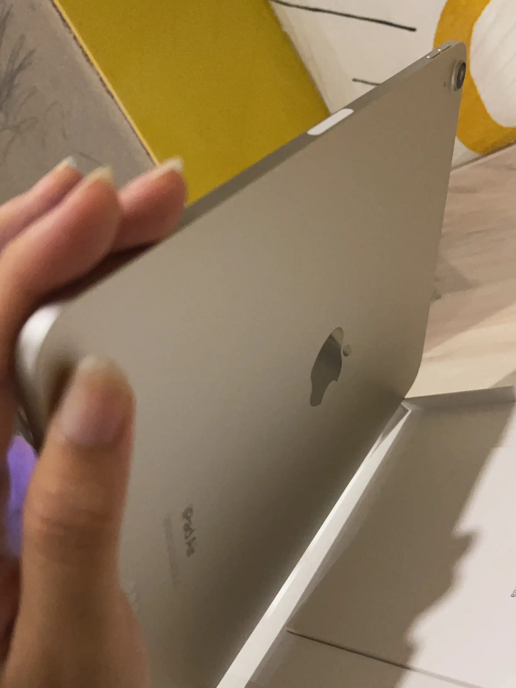 UNBOXING ipad air 5 ราคาดีมั้ย ? ซื้อแล้วคุ้มมั้ย ? | แกลเลอรีที่โพสต์โดย gus_piyathida | Lemon8