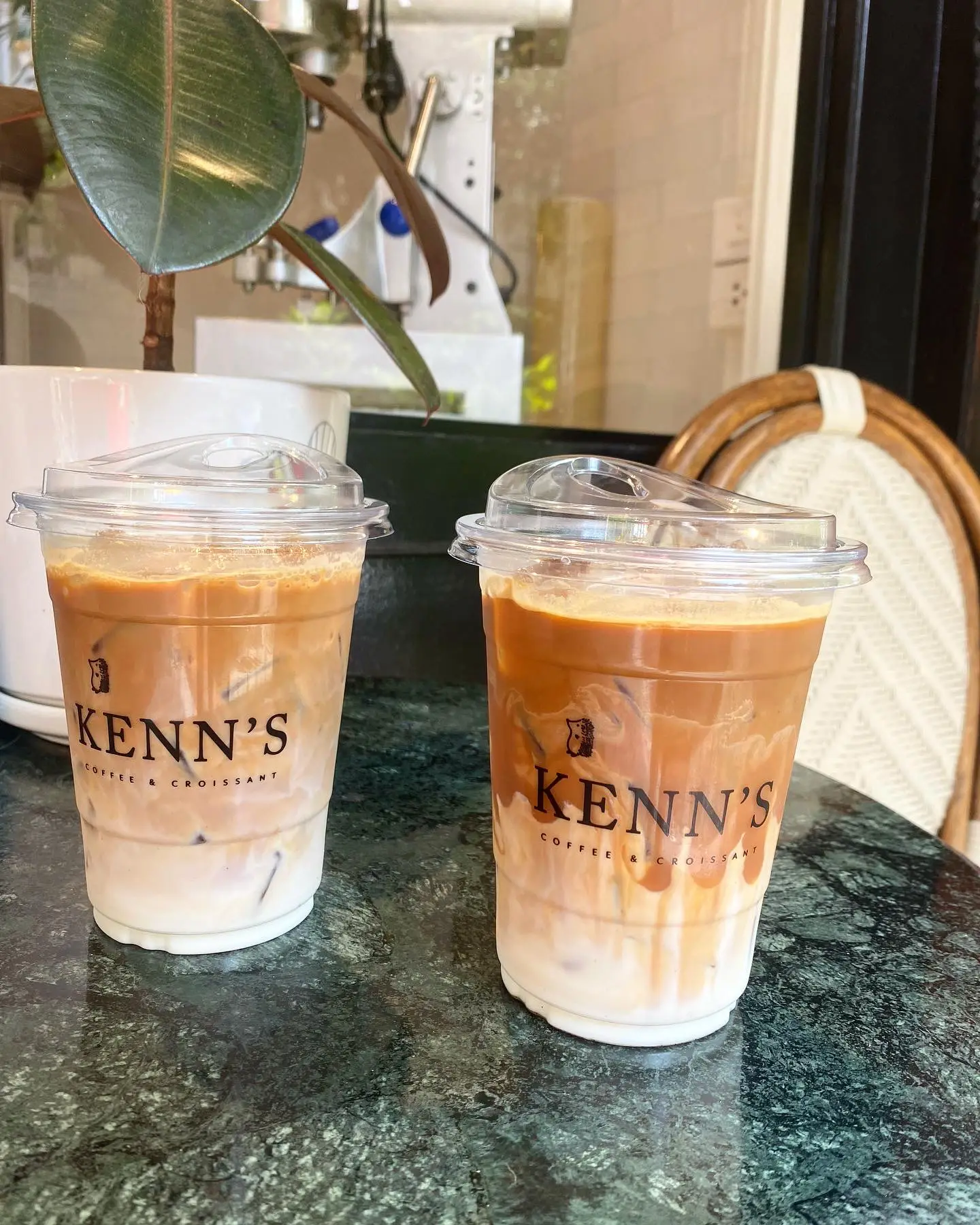 กาแฟกับครัวซองต์ร้าน Kenn คือดีย์ | แกลเลอรีที่โพสต์โดย ชวนแดก | Lemon8