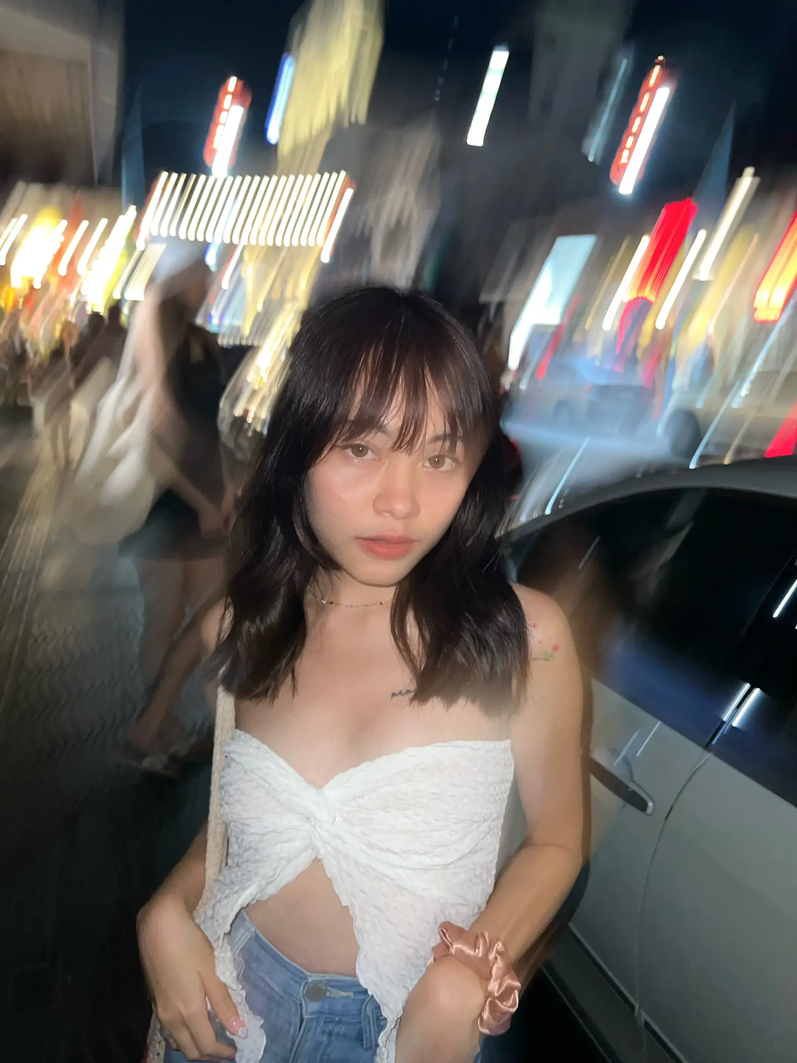 OOTD เปิดแฟลชถ่ายรูป📸ตอนกลางคืนที่ Phuket old town🌃⭐️ | แกลเลอรีที่โพสต์โดย ingingg | Lemon8