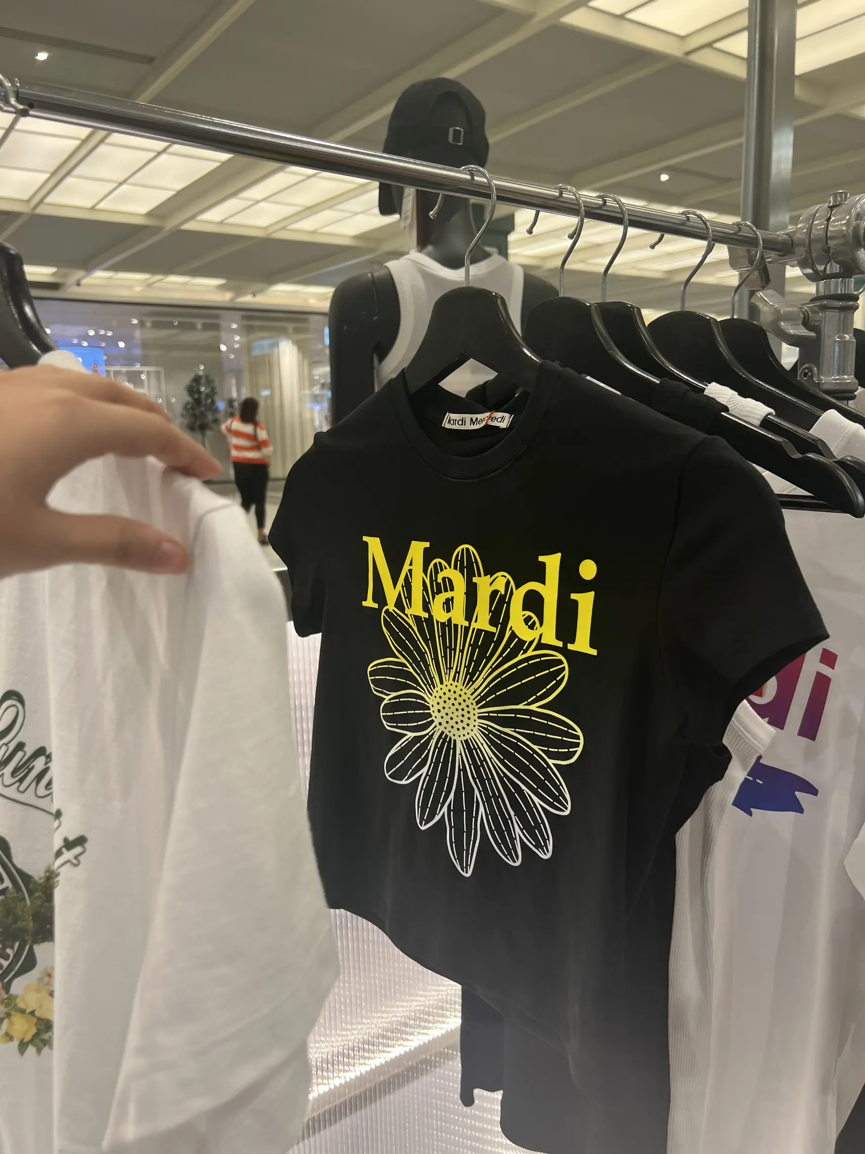 The hit Korean brand shirt Mardi has opened the Pop up store. | Gallery ...