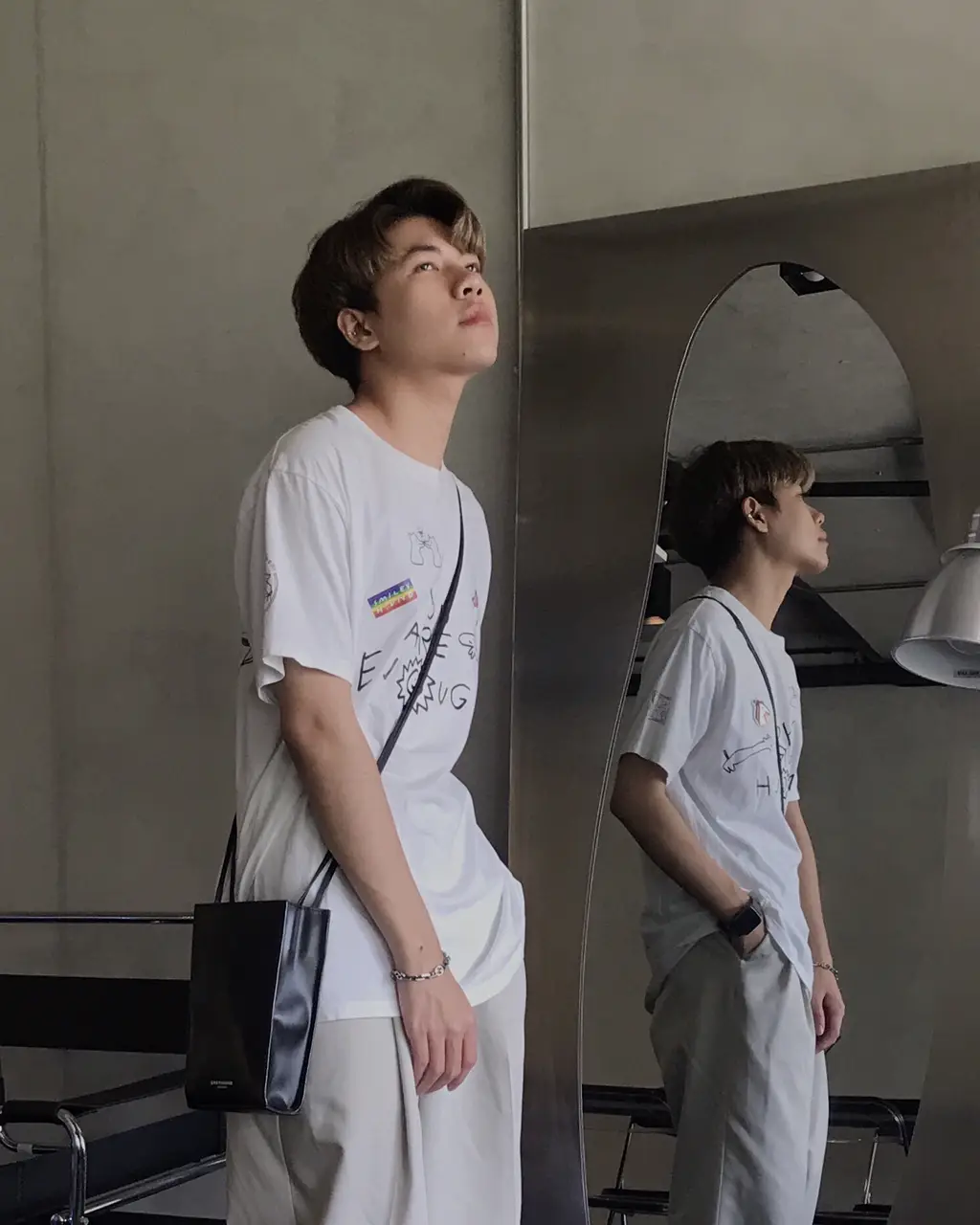 FlowEver Cafe & Wine คาเฟ่โทนดาร์ค แนวโมเดิร์น | Gallery posted by B MY STORY | Lemon8