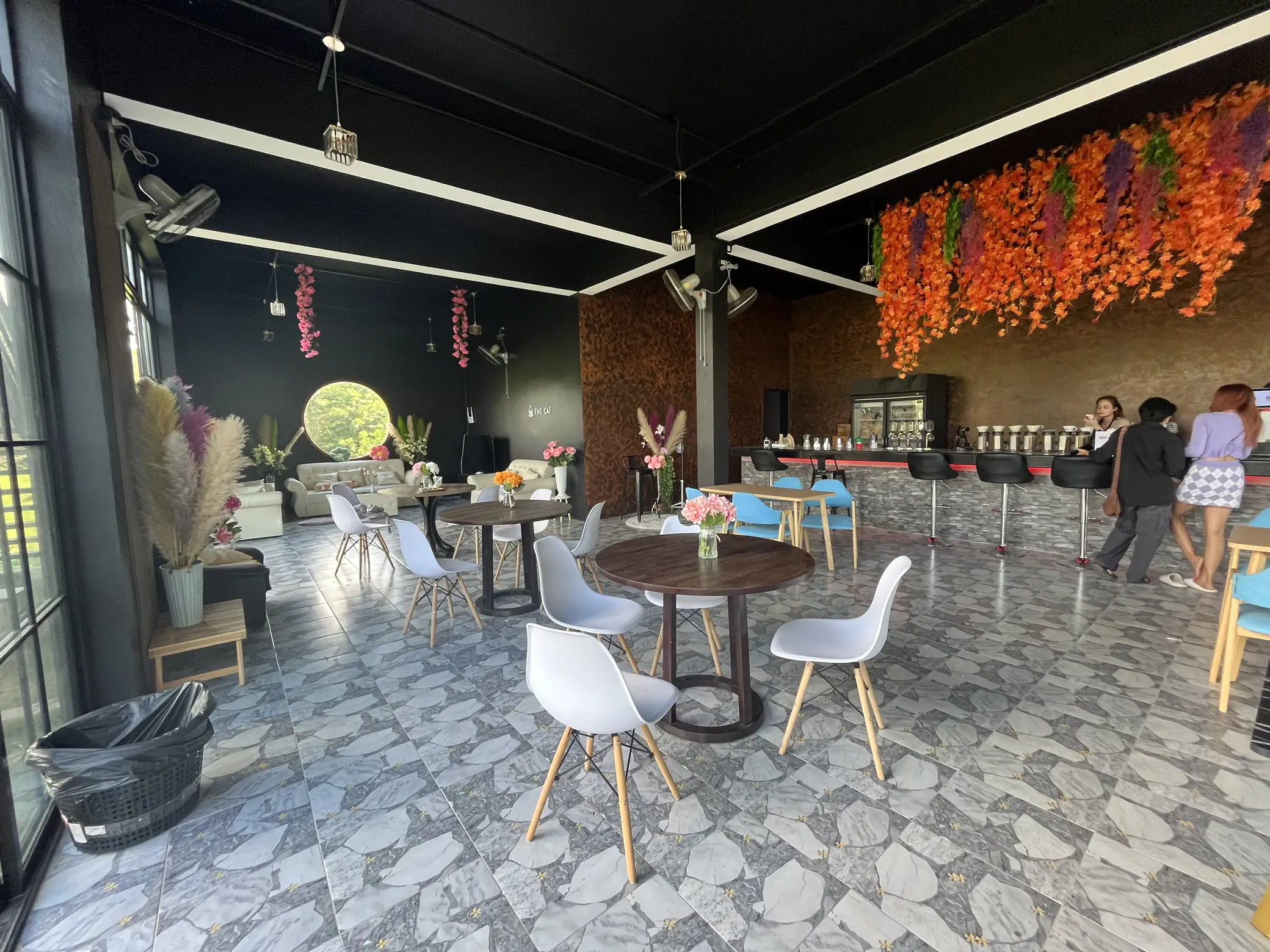 The CAF 🐱คาเฟ่แมว @สุราษฎ์ธานี🐈 | แกลเลอรีที่โพสต์โดย ᴹᵒᴹᴹᵃᴹรีวิว🐳🫧 | Lemon8