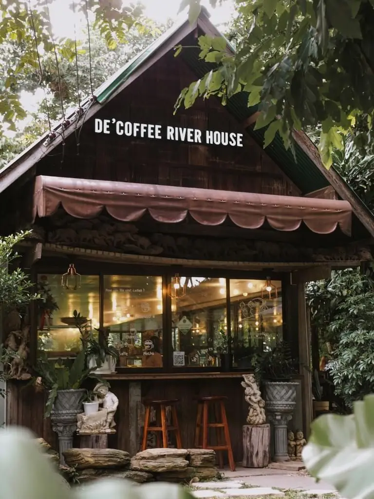 จิบกาแฟ ☕ นั่งชิลริมน้ำ De’coffee river house | แกลเลอรีที่โพสต์โดย ...