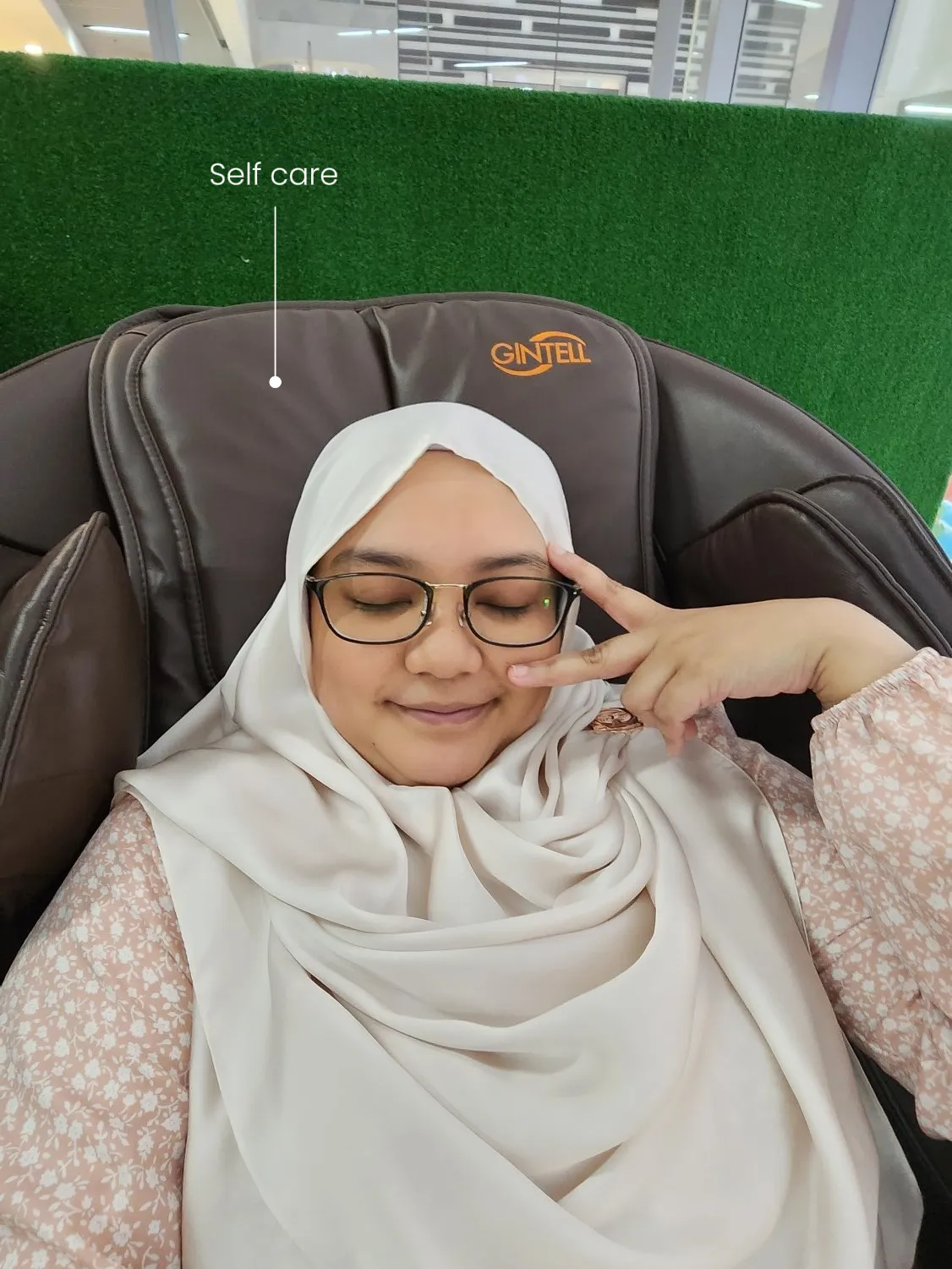 2 days on the massage chair. | Gallery posted by Hi, im Mira 👋 | Lemon8