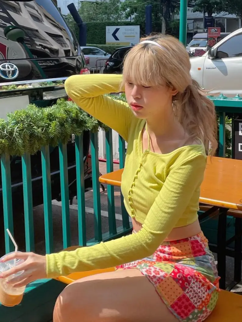 มัดรวม ! outfits สีสดใส 🌈 ซัมเมอร์นี้ สีอะไรดีน้า🏖️ ep.1 | แกลเลอรีที่โพสต์โดย Mmintt.et | Lemon8