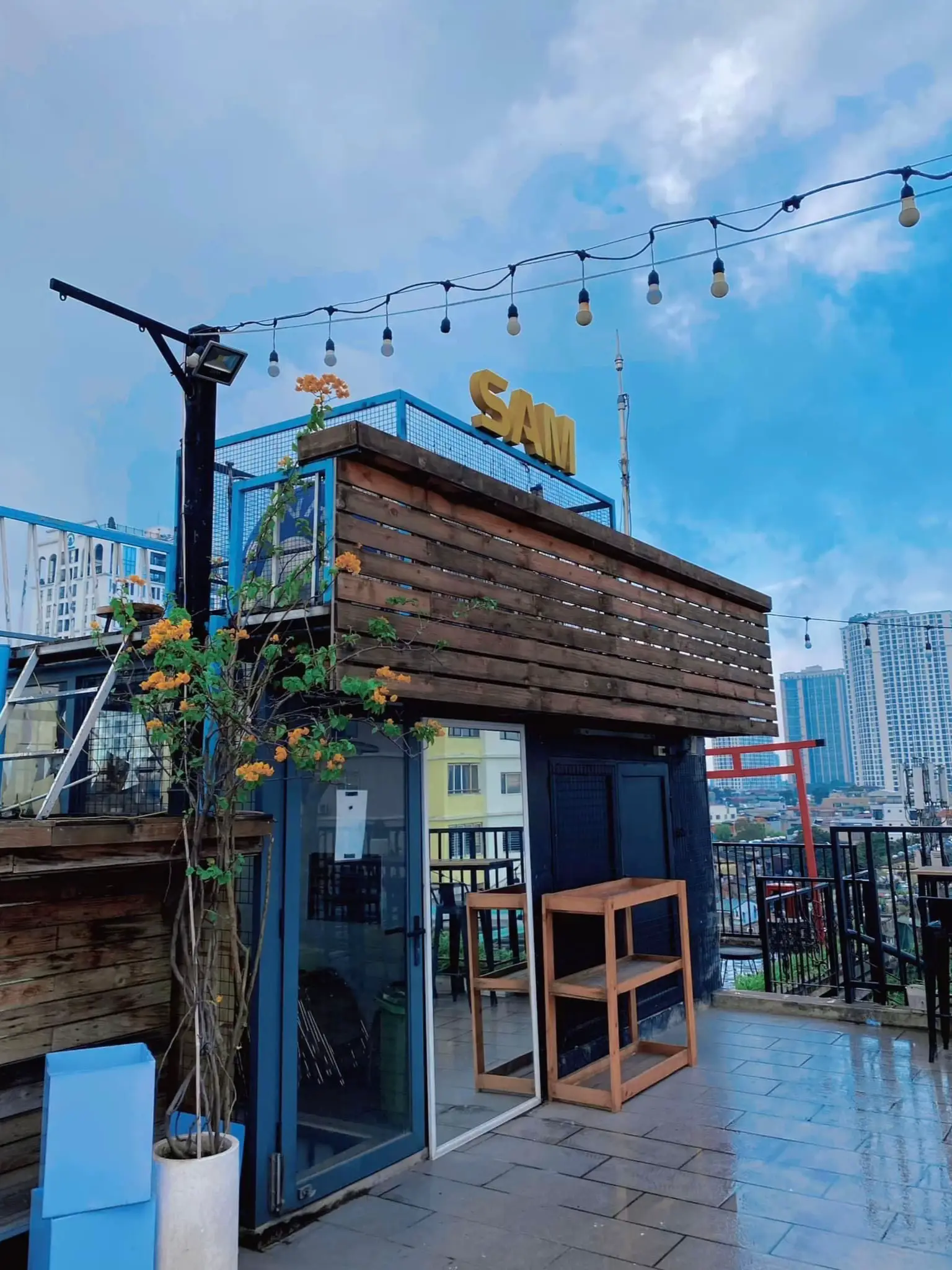 Sam Rooftop Coffee - “ Ngôi nhà Tuyết “ | Gallery posted by Bò Review ...