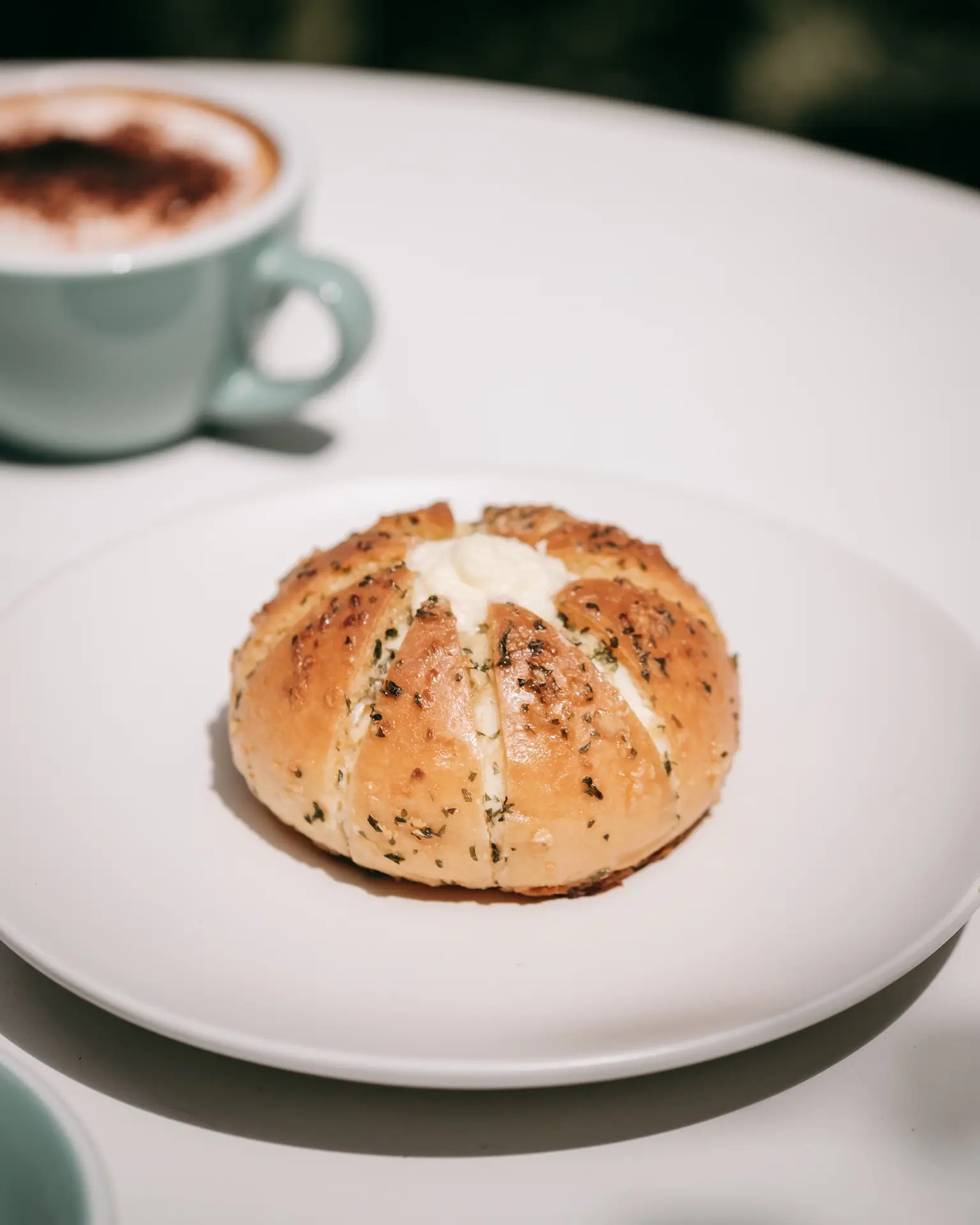 Lay and Lu คาเฟ่สีขาวบรรยากาศโฮมมี่ๆ สุขุมวิท 64 | แกลเลอรีที่โพสต์โดย ...