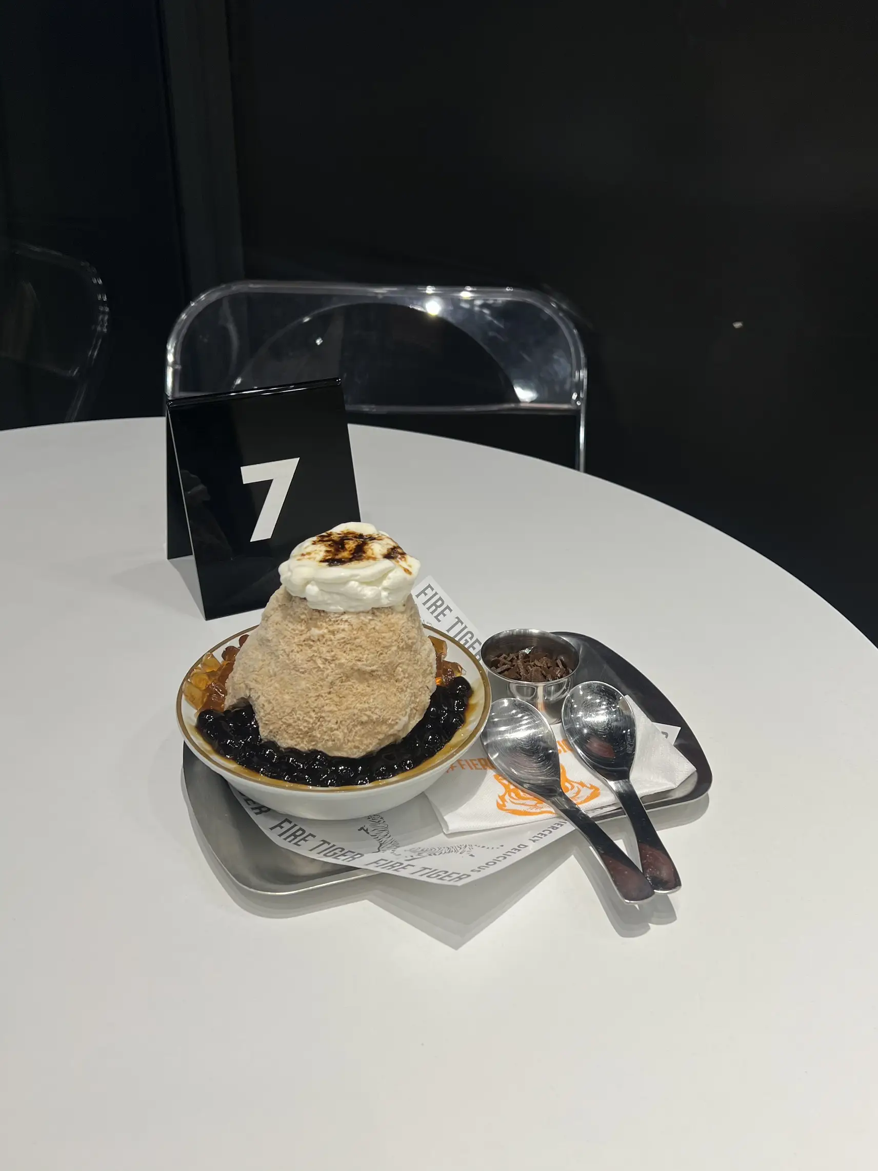 จุดเช็คอินคาเฟ่แห่งใหม่ใจกลางสยาม - Fire tiger coffee 🐯🧋 | แกลเลอรีที่โพสต์โดย bentenntn | Lemon8