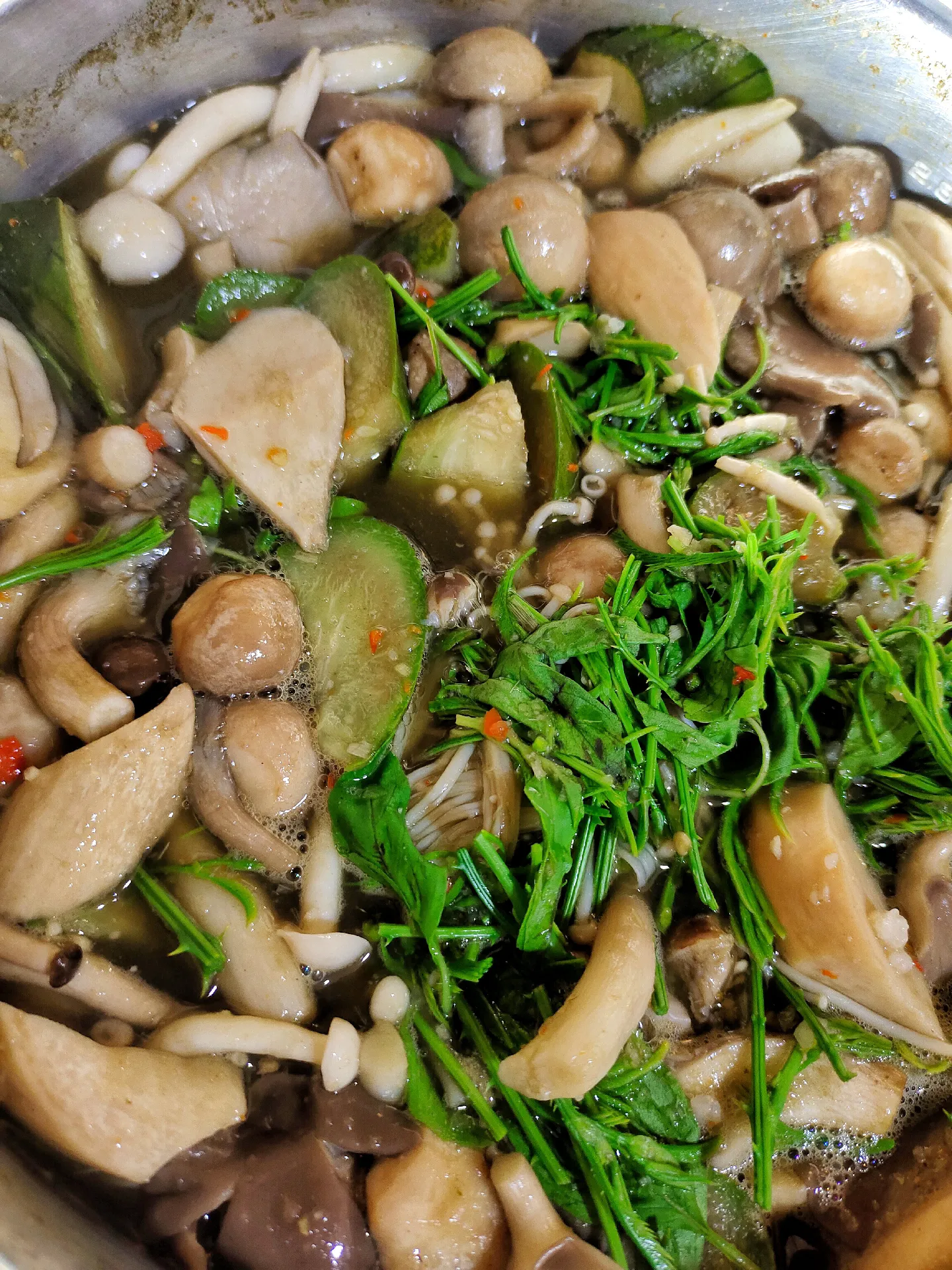 แกงเห็ดรวม | แกลเลอรีที่โพสต์โดย เจ้ก้อย ครัววัน | Lemon8