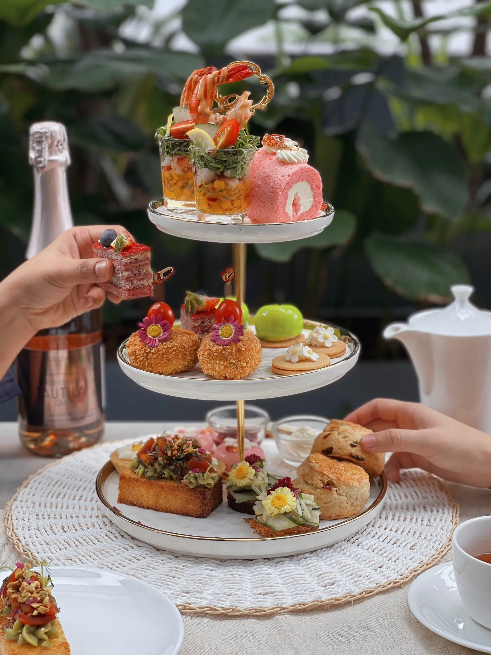 Dating ideas - beautiful Parisian high tea | Galeri disiarkan oleh Haha ...