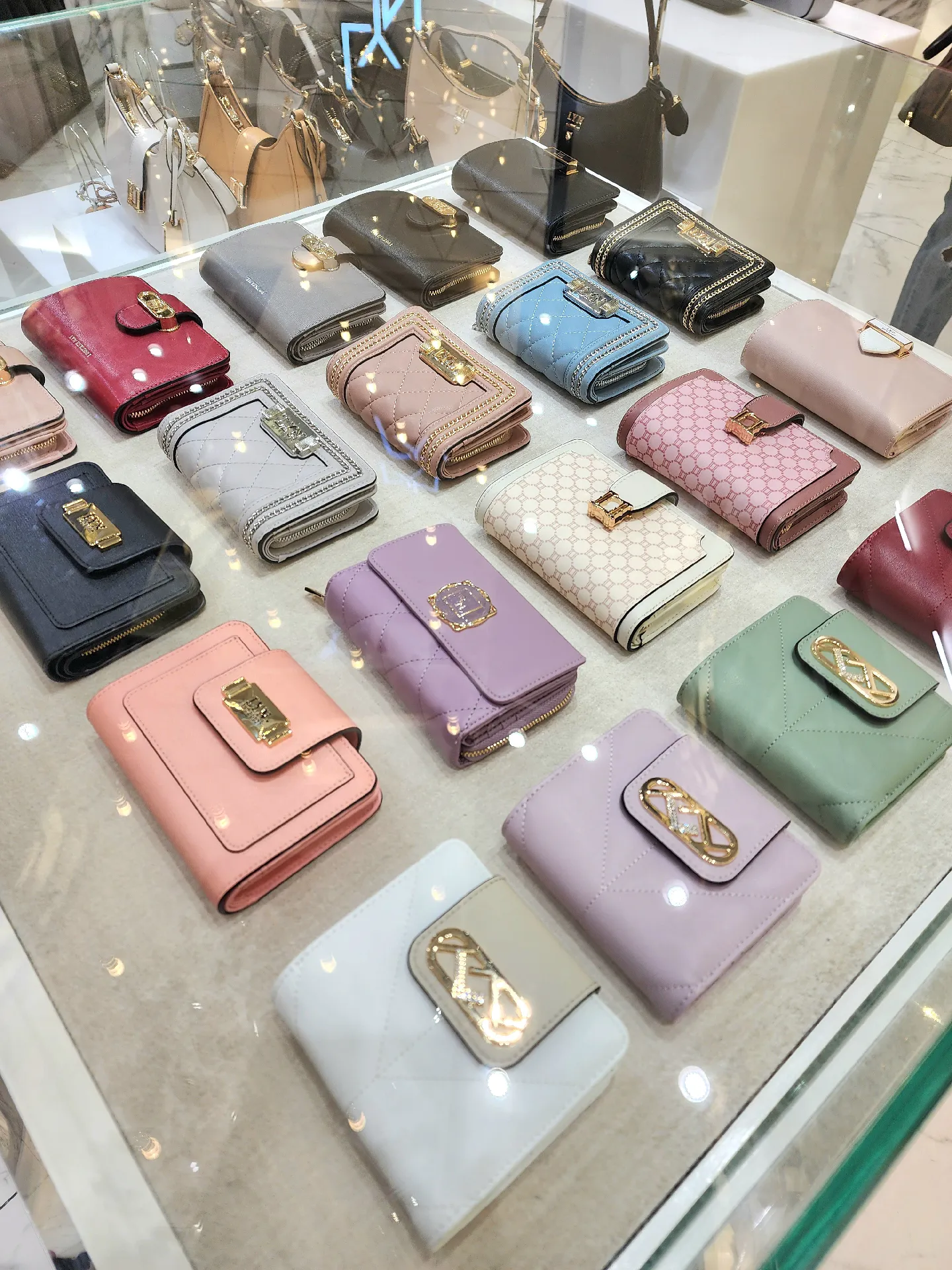 LYN - BLACK FRIDAY 3วันเท่านั้น!! | แกลเลอรีที่โพสต์โดย Pikuk | Lemon8