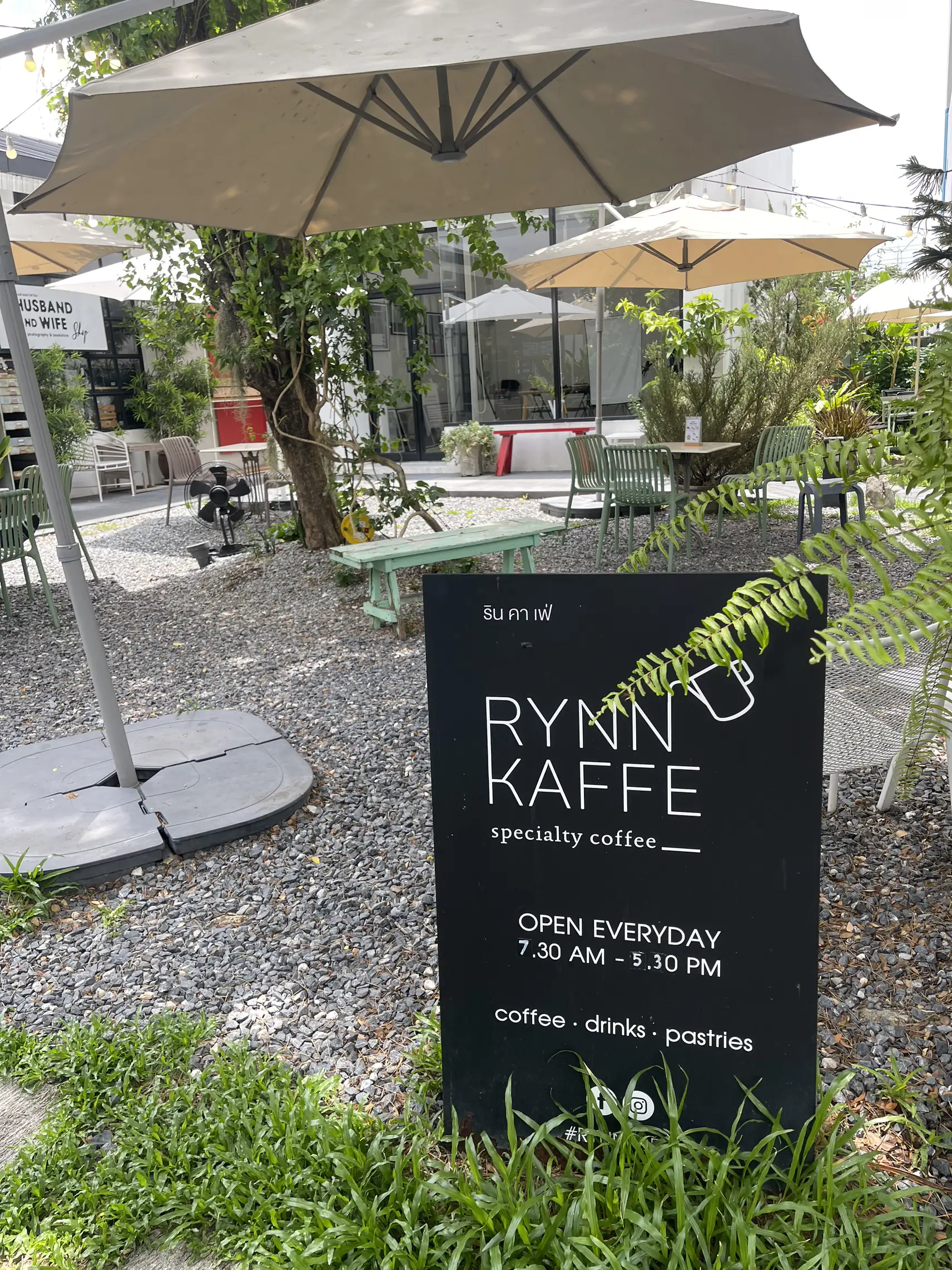 เจอคาเฟ่ลับในตรอก กาแฟดี ฟีลสวนหลังบ้าน - RYNN Kaffe ☕️🏡 | แกลเลอรีที่โพสต์โดย jiraphatc | Lemon8