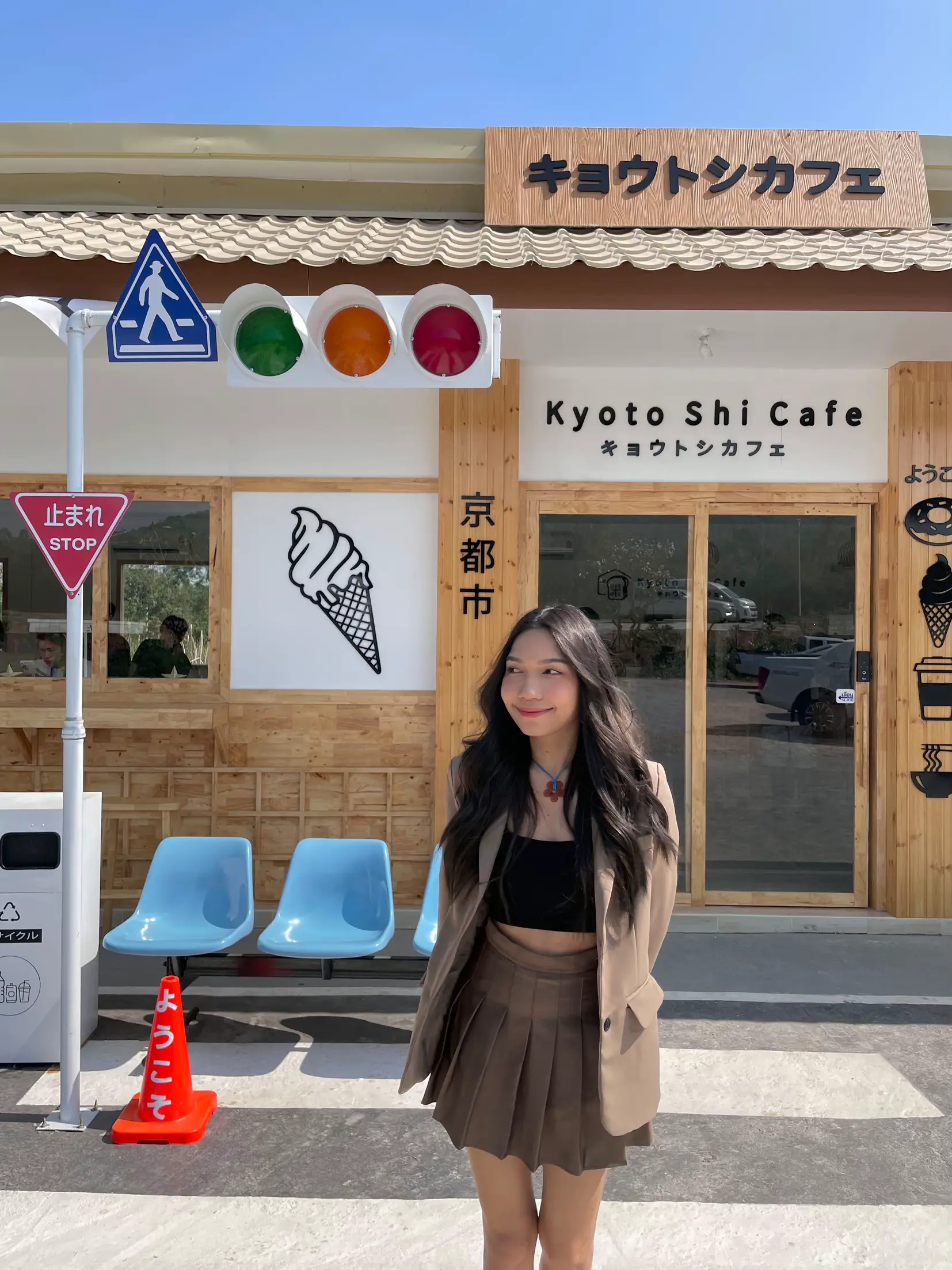 OOTD | แต่งตัวไปคาเฟ่ญี่ปุ่นทิพย์ Kyoto Shi Cafe🇯🇵🎌 | แกลเลอรีที่โพสต์โดย rawizz_ | Lemon8