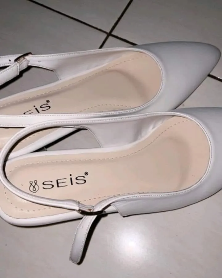 Rekomendasi Heels Putih Simple nan Cantik | Galeri diposting oleh racun ...