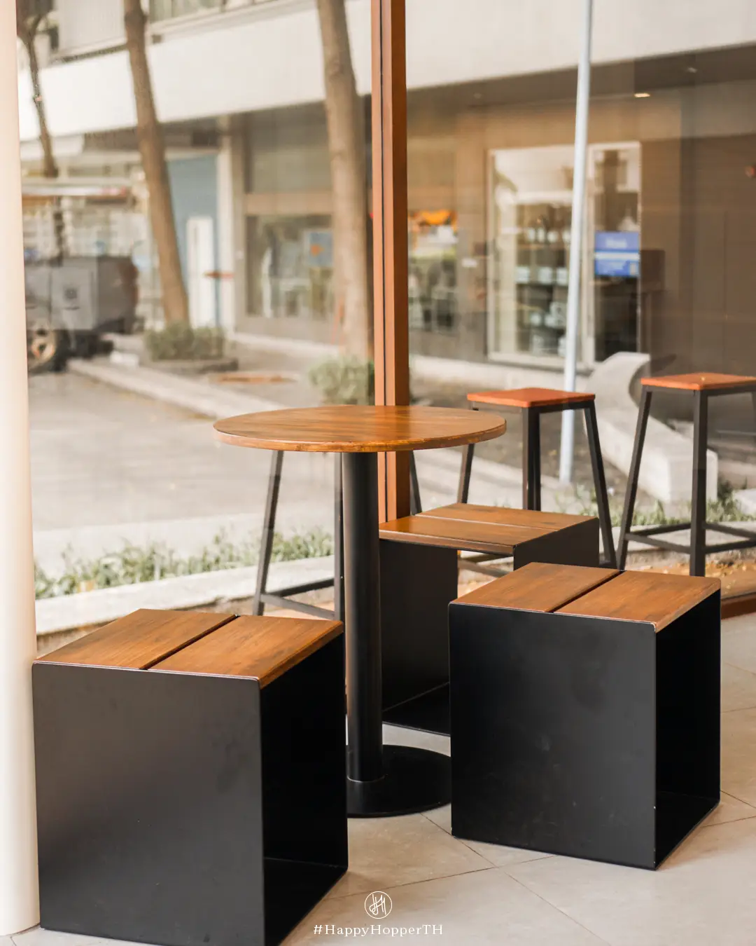 SOL COFFEE @ Ocean Tower 2 อโศก | แกลเลอรีที่โพสต์โดย Happy Hopper | Lemon8