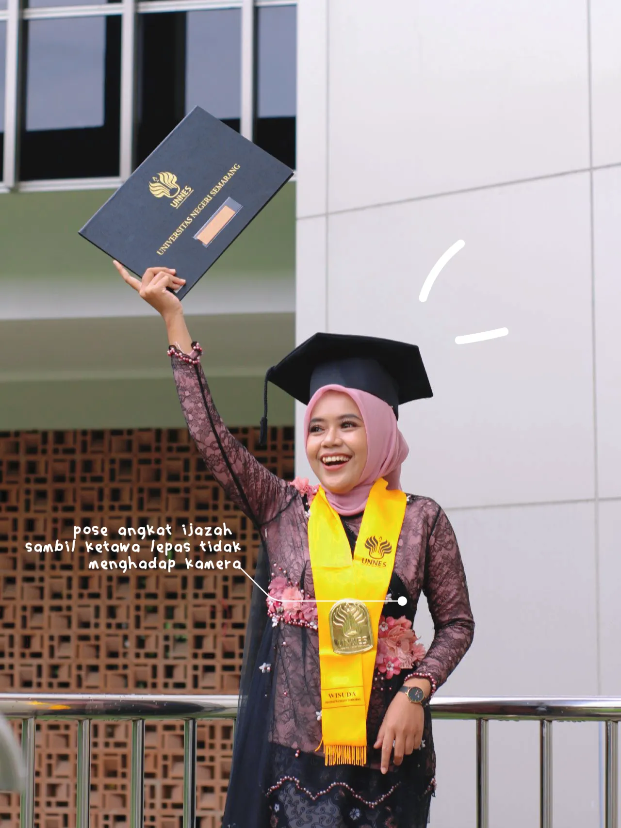foto wisuda outdoor ideas | Galeri diposting oleh antikabeiha | Lemon8