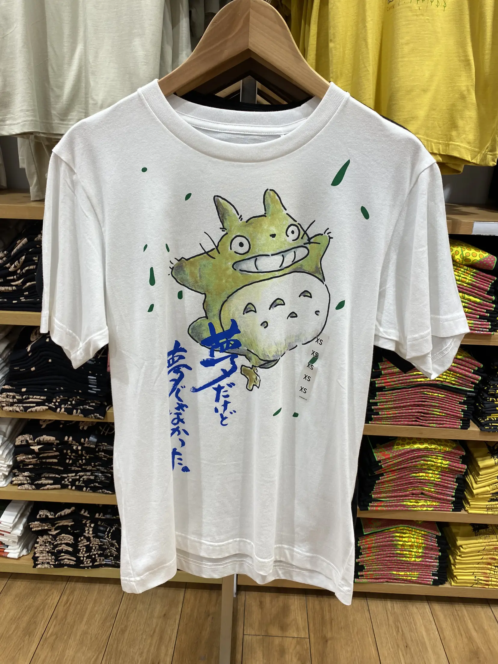 Uniqloซื้อเสื้อแถมกระเป๋า น่ารักจนใจเจ็บ💖 | แกลเลอรีที่โพสต์โดย lyviews | Lemon8