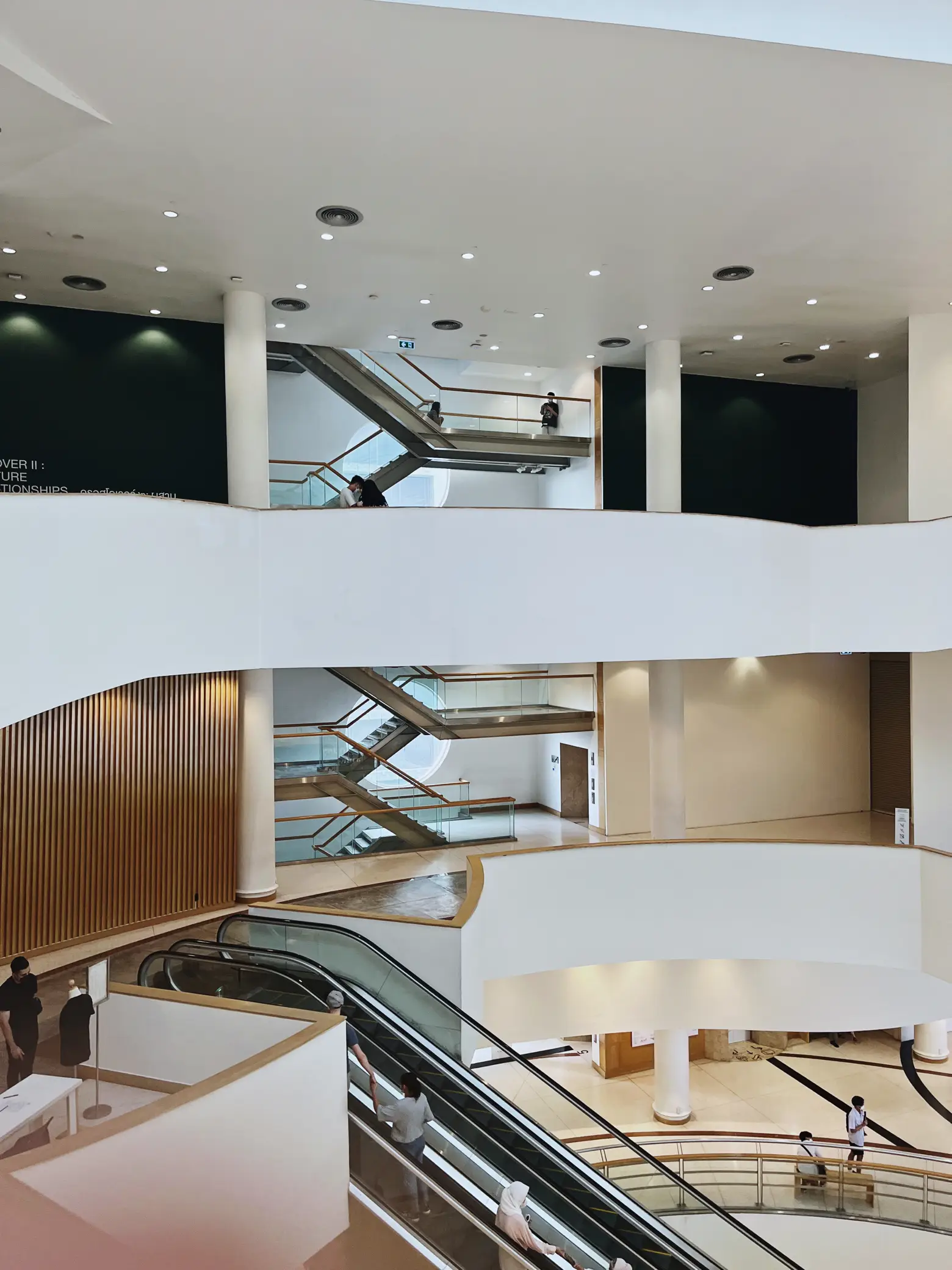 1 day trip พาเดินชมนิทรรศการ ถ่ายรูปมุมคลูๆกันน 🥰 | แกลเลอรีที่โพสต์โดย ISAYWORK | Lemon8