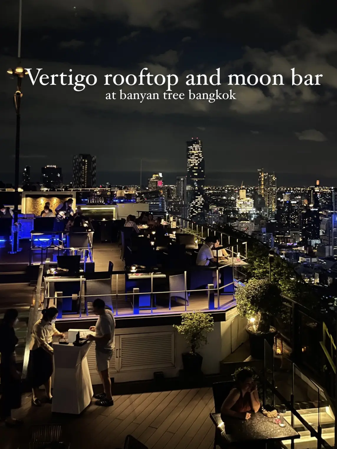 นั่งชิล Rooftop ใจกลางเมือง Vertigo and Moon Bar🍹 | แกลเลอรีที่โพสต์โดย ...