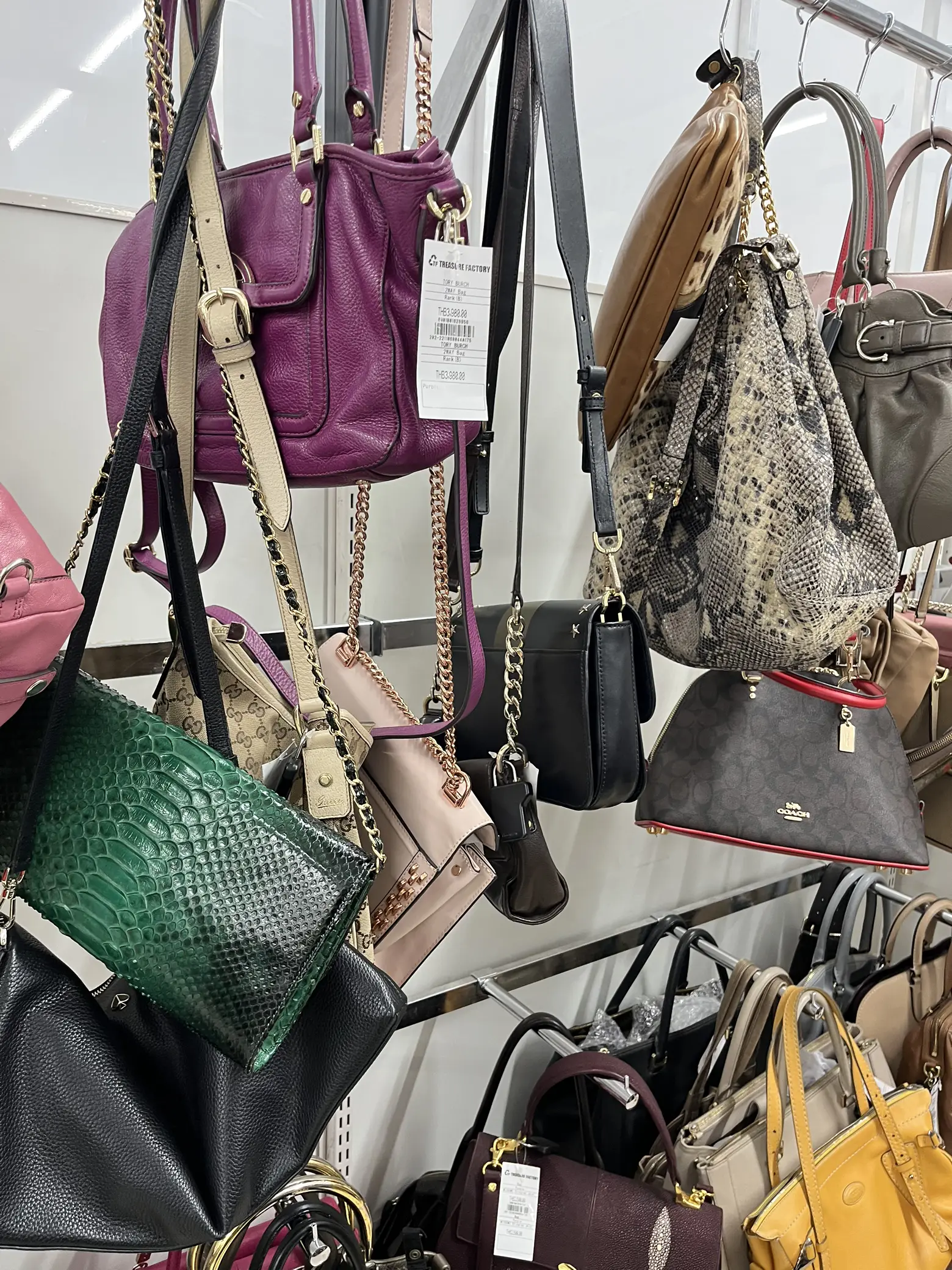 TOUR : ส่องกระเป๋าร้านมือสองญี่ปุ่น ทั้ง Fendi, Coach, MCM | แกลเลอรี ...