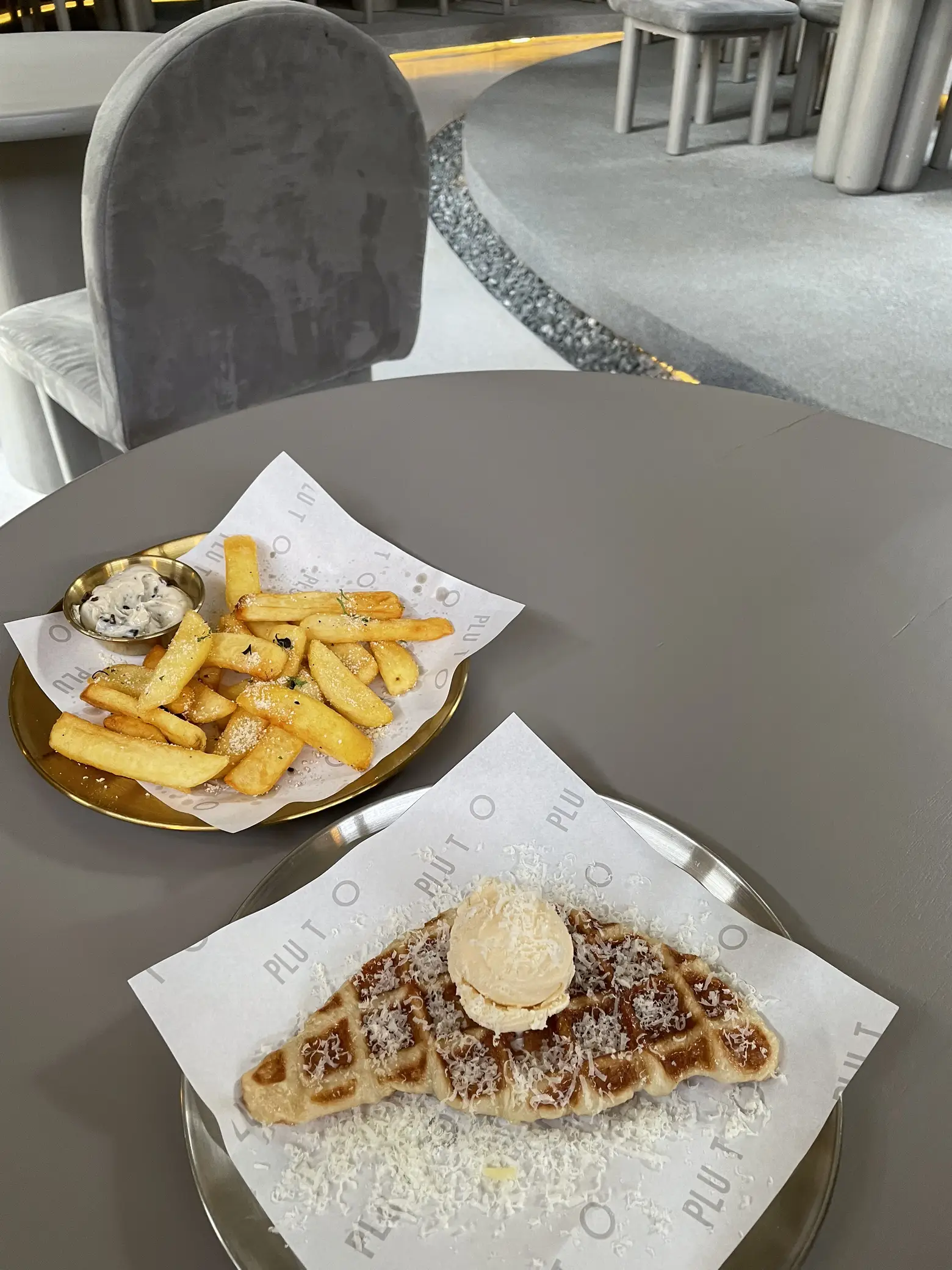 คาเฟ่เชียงใหม่ พาไปถ่ายรูปเล่นที่ ดาว Pluto🪐 | แกลเลอรีที่โพสต์โดย 🦖yingg | Lemon8