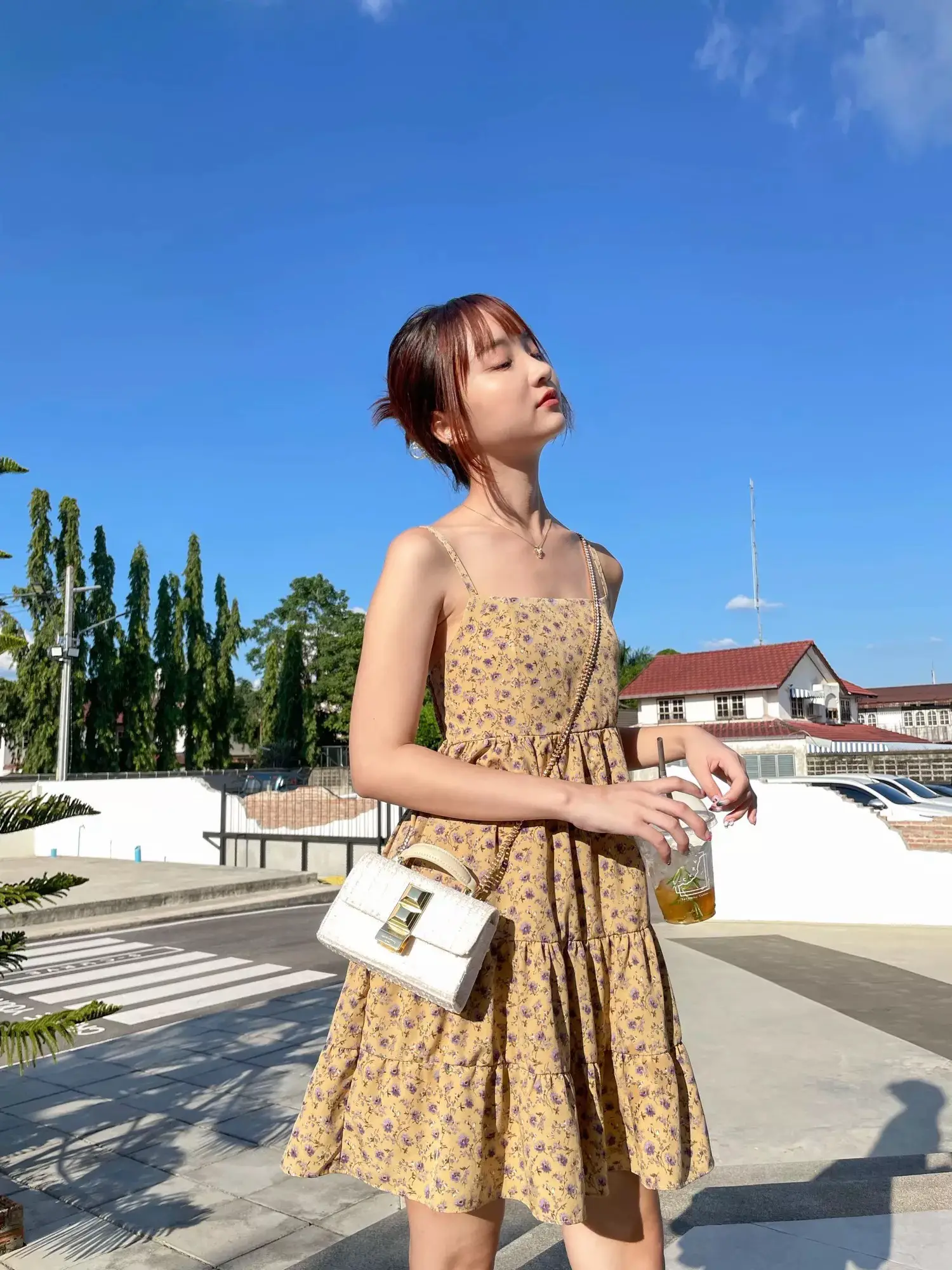 Look style cafe : ชุดเที่ยวคาเฟ่ ทะเล สวนดอกไม้ | แกลเลอรีที่โพสต์โดย •Flower 🌸 ¥ | Lemon8