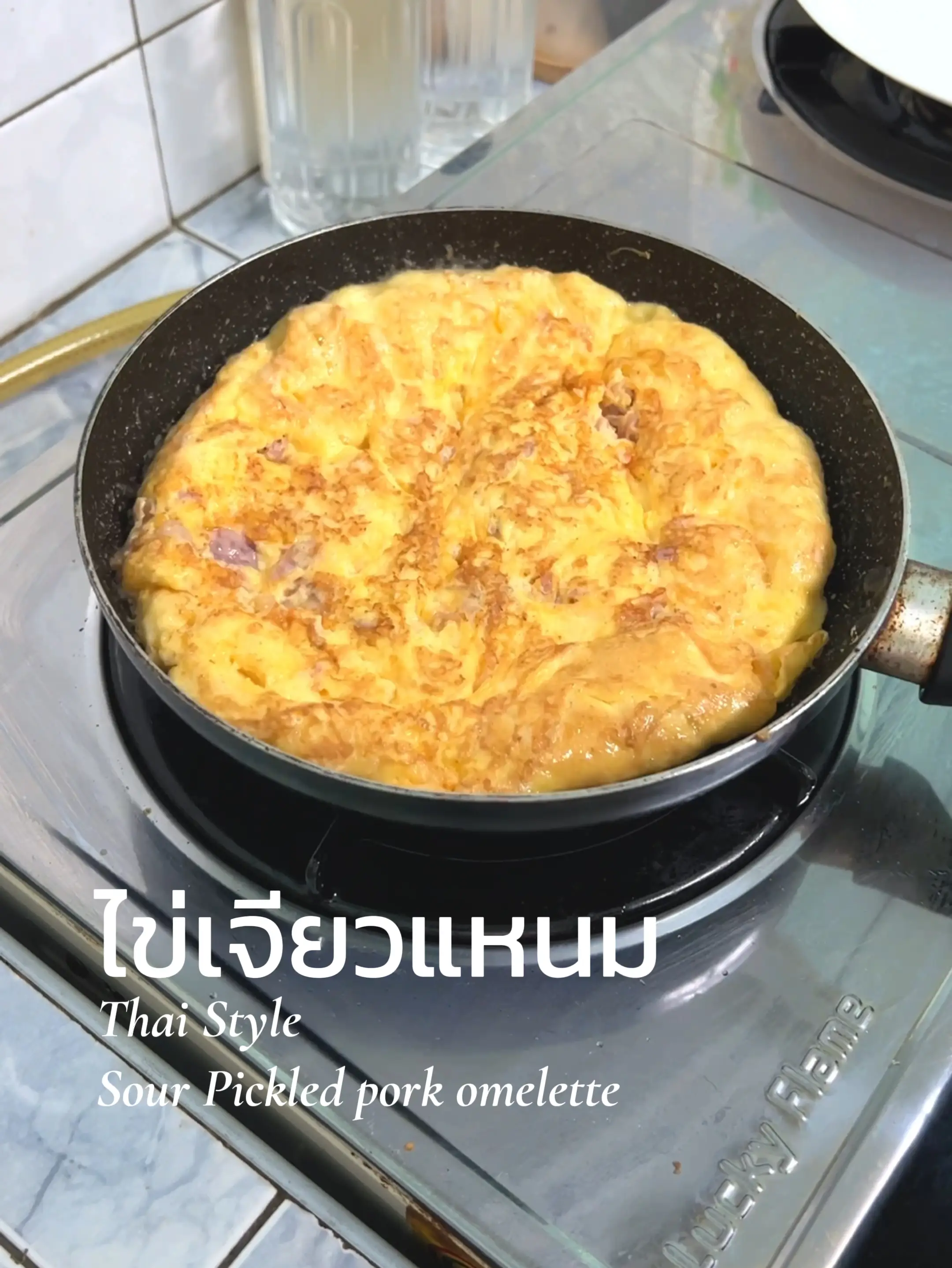 ไข่เจียวแหนม เมนูง่าย ๆ แต่อร่อยไม่เบา 🫶🏻 | วิดีโอที่เผยแพร่โดย moonkitchen | Lemon8