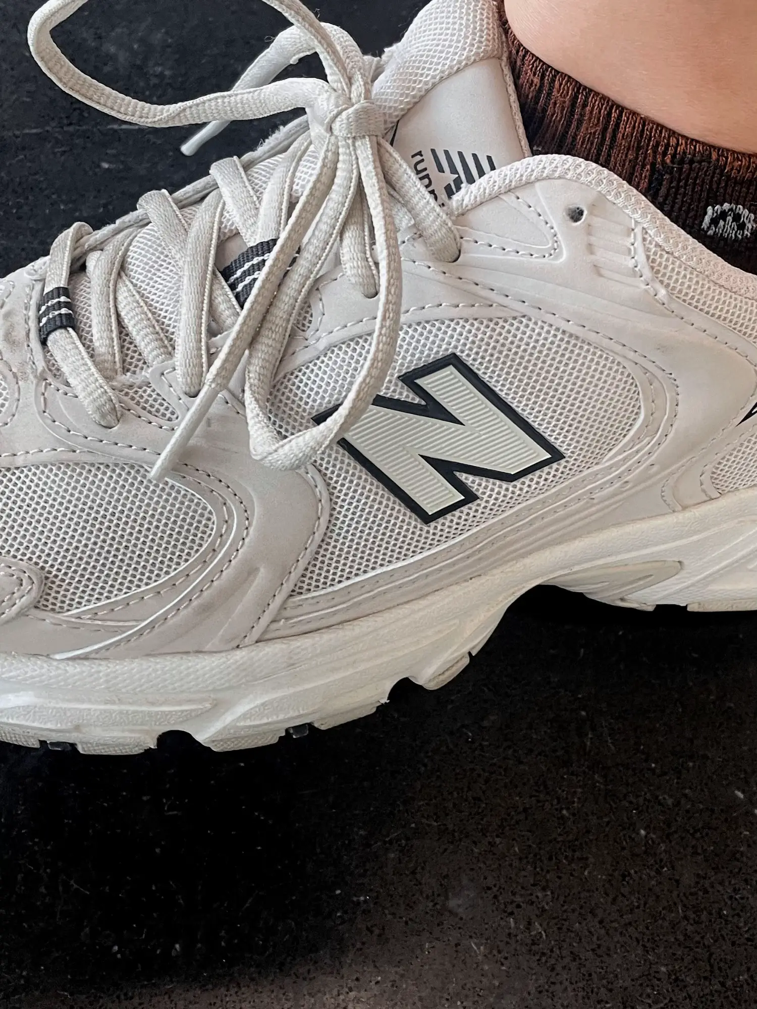 รองเท้าคู่โปรด แมทซ์ลุคง่าย New Balance 530 SH | แกลเลอรีที่โพสต์โดย ...