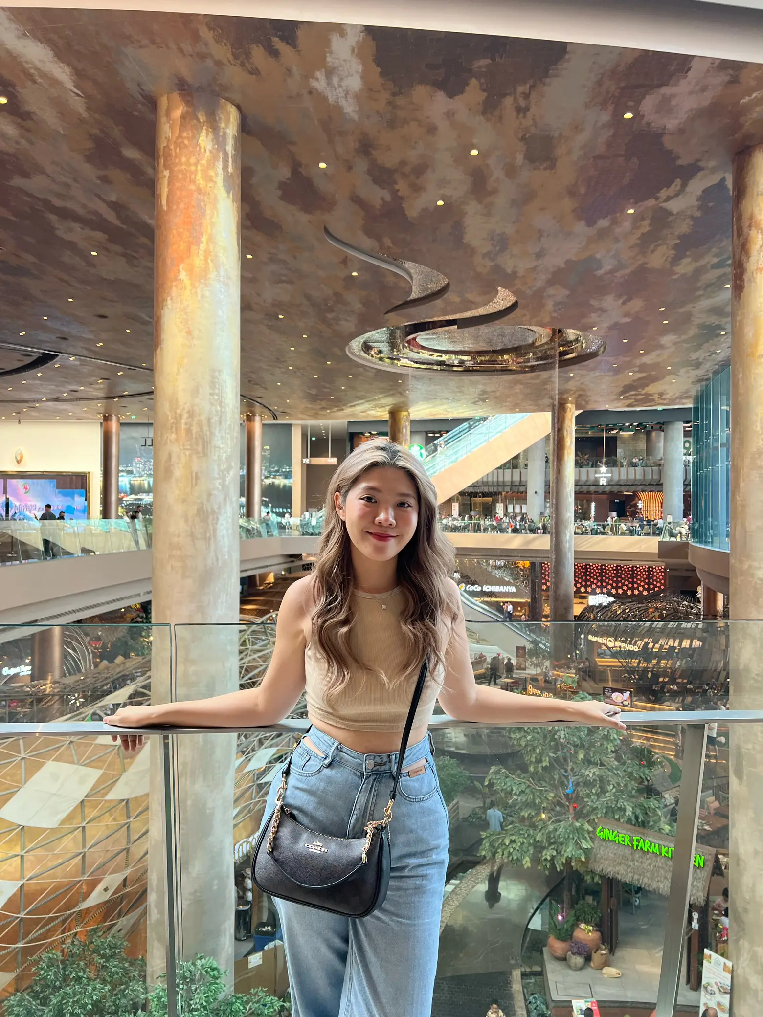 เปิดมุมลับ ICON SIAM เหมือนอยู่ต่างประเทศ | แกลเลอรีที่โพสต์โดย ผึ้งพาเที่ยว | Lemon8