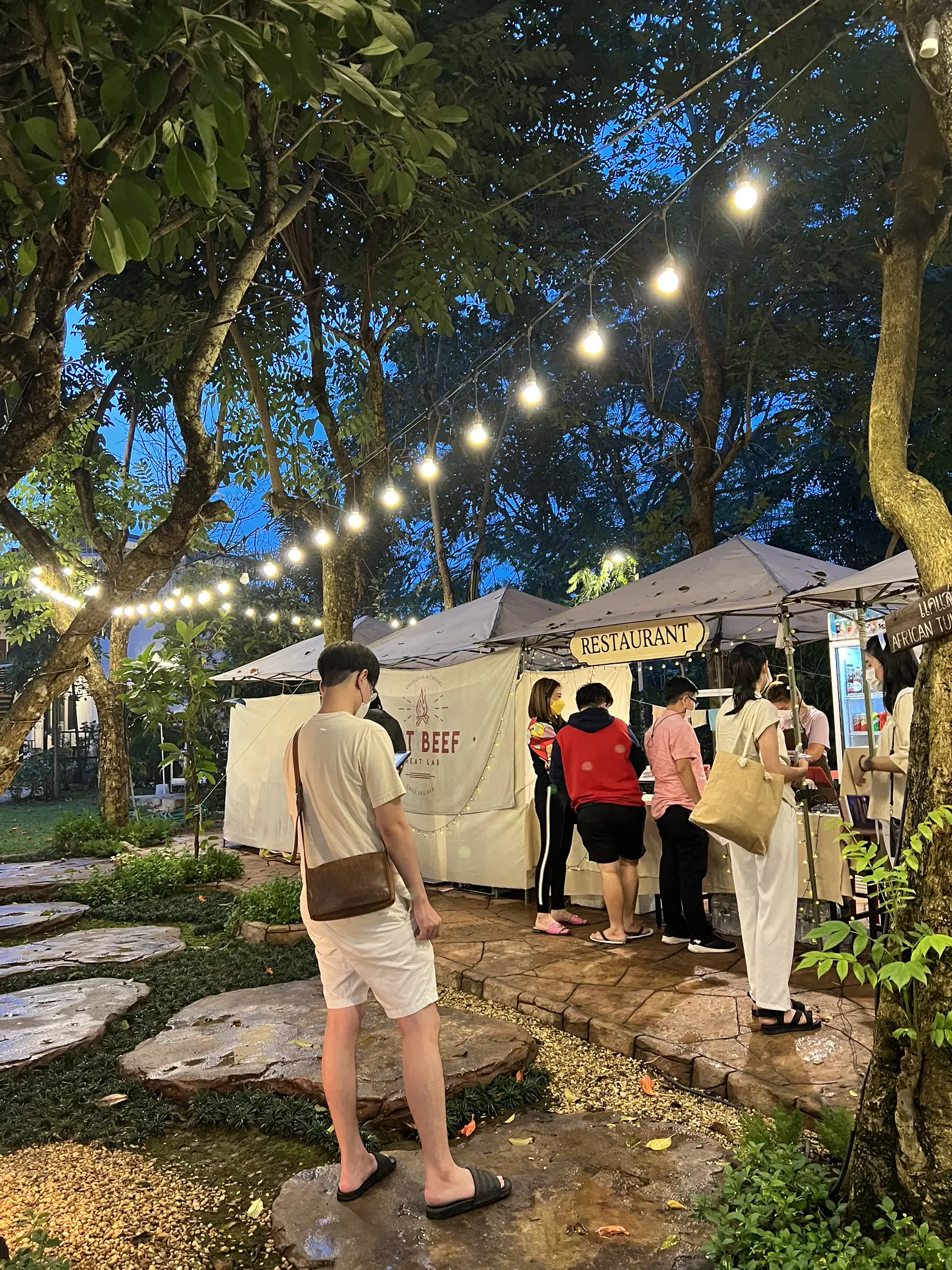 The Backyard 168 🎞️ นอนดูหนัง outdoor สุดโรแมนติก 🧡🤎💚 | แกลเลอรีที่ ...