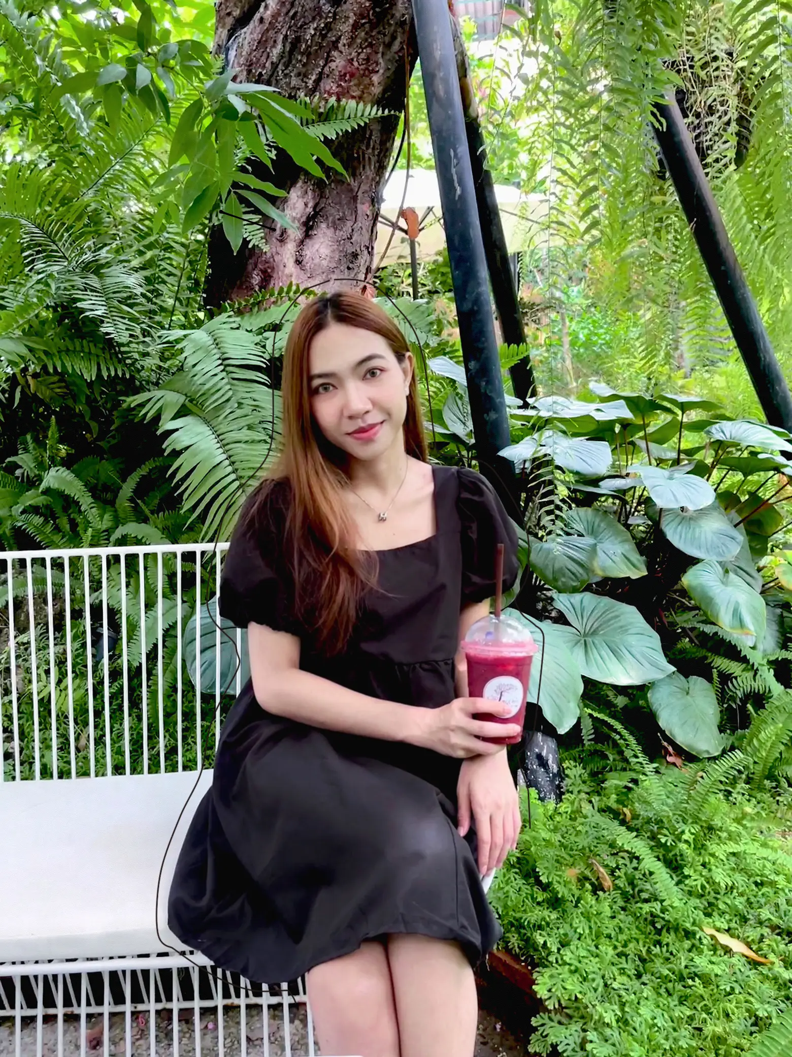 📍𝐋𝐚𝐞 𝐂𝐡𝐞𝐫 𝐃𝐞 𝐂𝐚𝐟𝐞 ☕️🍰🌿คาเฟ่ฟิลธรรมชาติข้างแฟชั่นไอแลนด์ | แกลเลอรีที่โพสต์โดย krataii | Lemon8