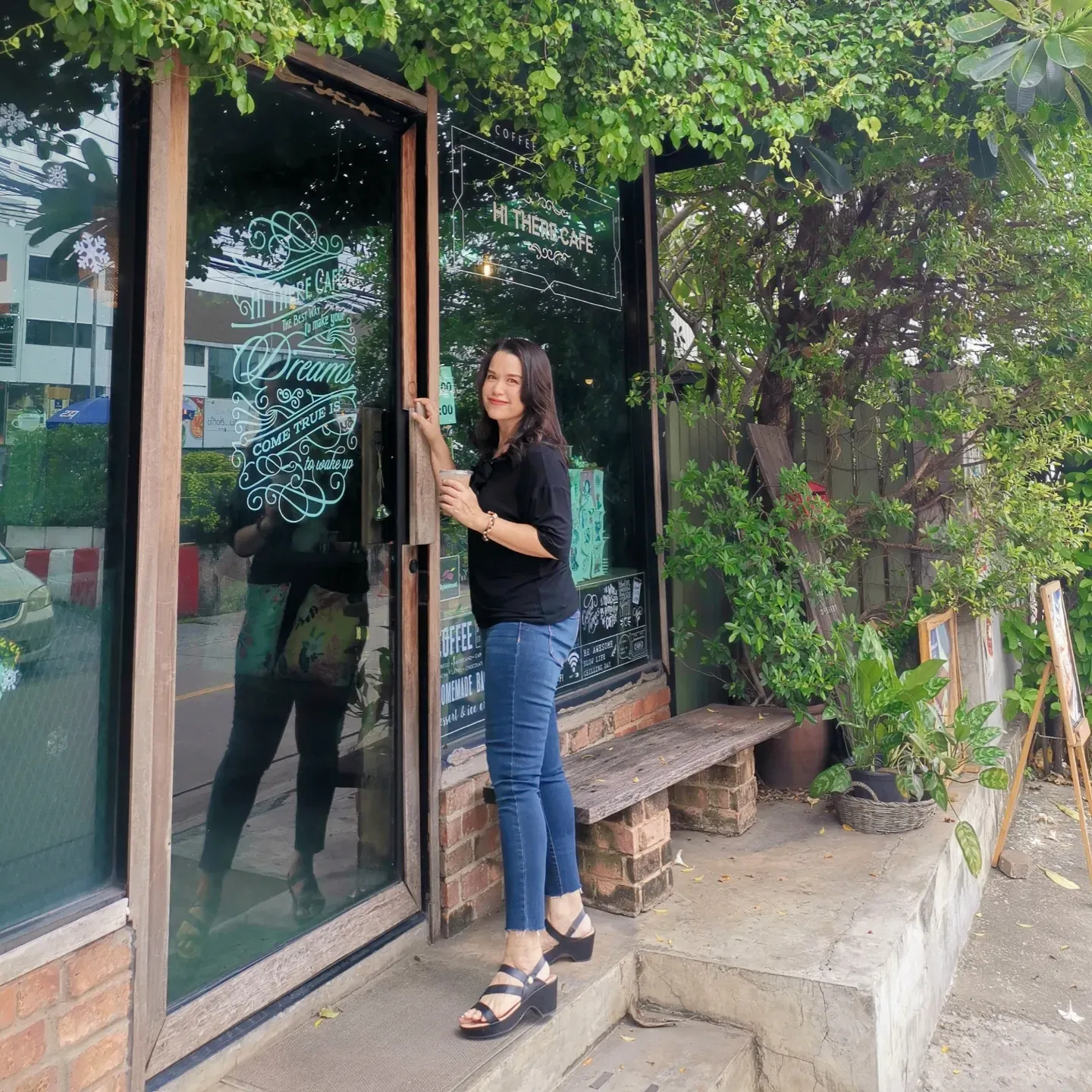 Hi there cafe ... คาเฟ่ย่านรามอินทรา กม.4 ☕ | แกลเลอรีที่โพสต์โดย me_nine | Lemon8