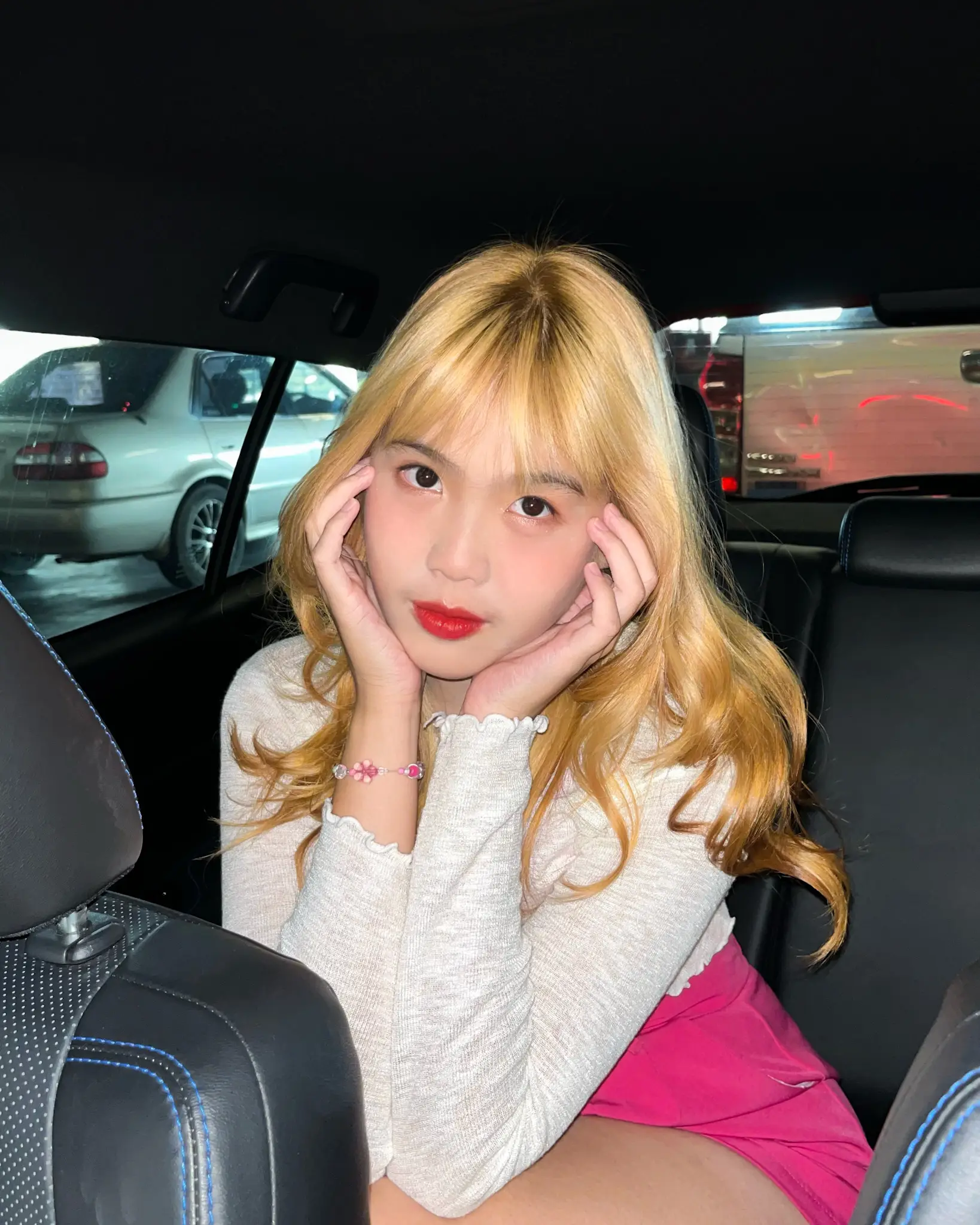 ย้อมผมสีทองสว่างเหมือนบาร์บี้ด้วยตัวเอง 💛🗯️ แกลเลอรีที่โพสต์โดย Spectornc🤘🏿💋 Lemon8