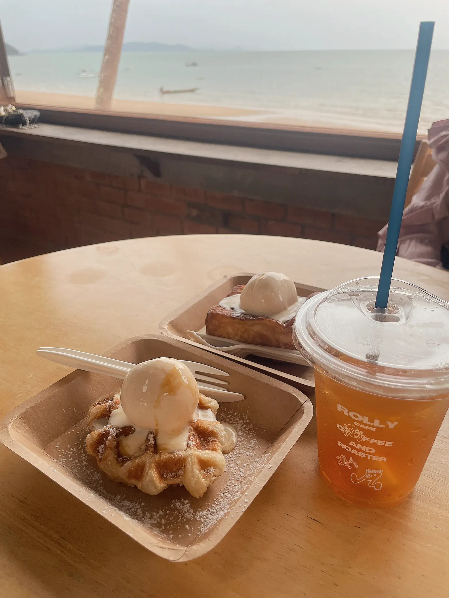 Rolly Cafe คาเฟ่ลับฉบับชุมพรรร~ | แกลเลอรีที่โพสต์โดย 𝙆𝙖𝙣𝙮𝙮𝙖☁️ | Lemon8