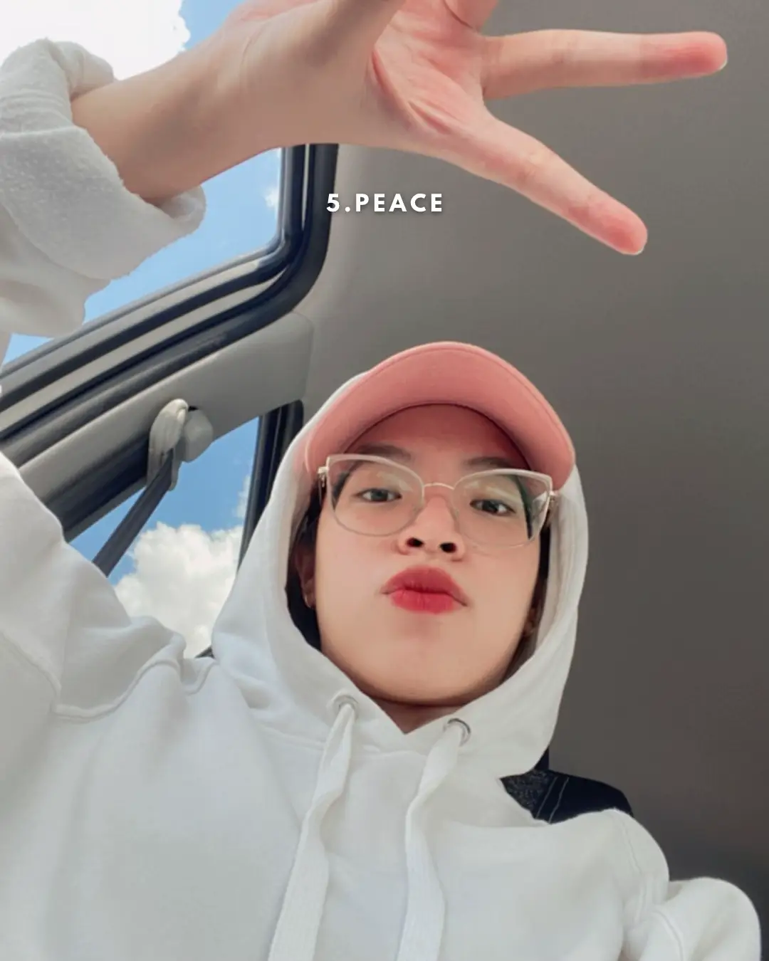 Selfie Poses in Car Ideas 📸 | แกลเลอรีที่โพสต์โดย sha aziz | Lemon8