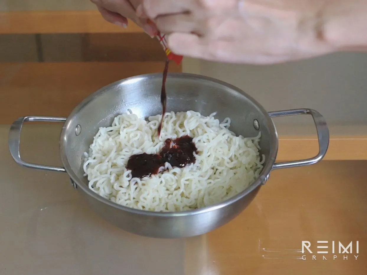 🍜 ทำ Bibimmyeon บะหมี่เย็นแห้งรสโปรดของ BTS | แกลเลอรีที่โพสต์โดย REIMIGRAPHY | Lemon8