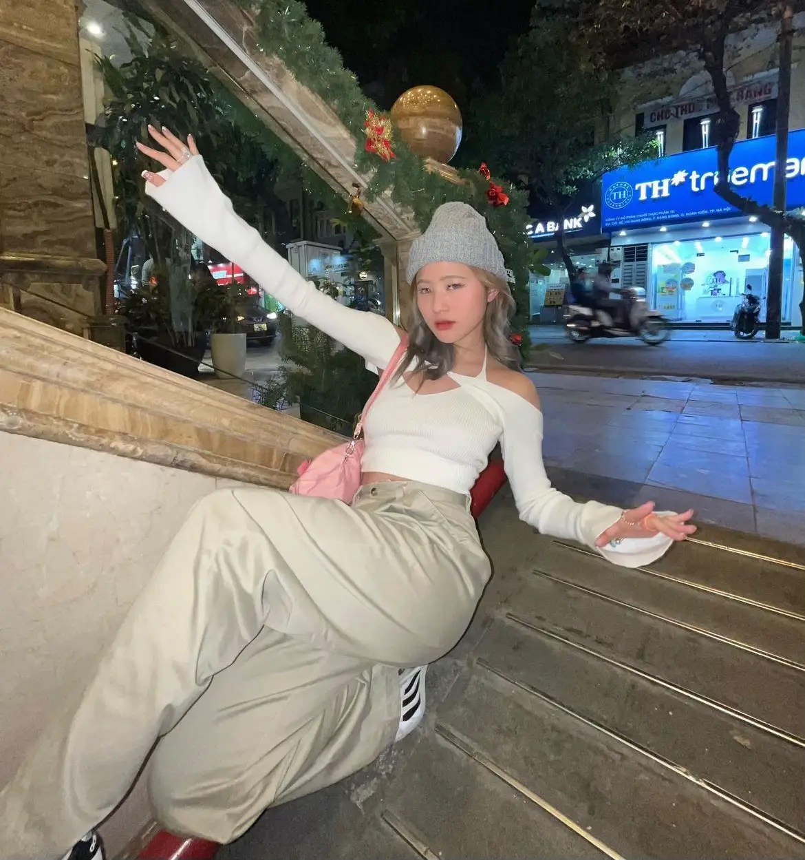 Y2k poses idea | แกลเลอรีที่โพสต์โดย kiwies | Lemon8