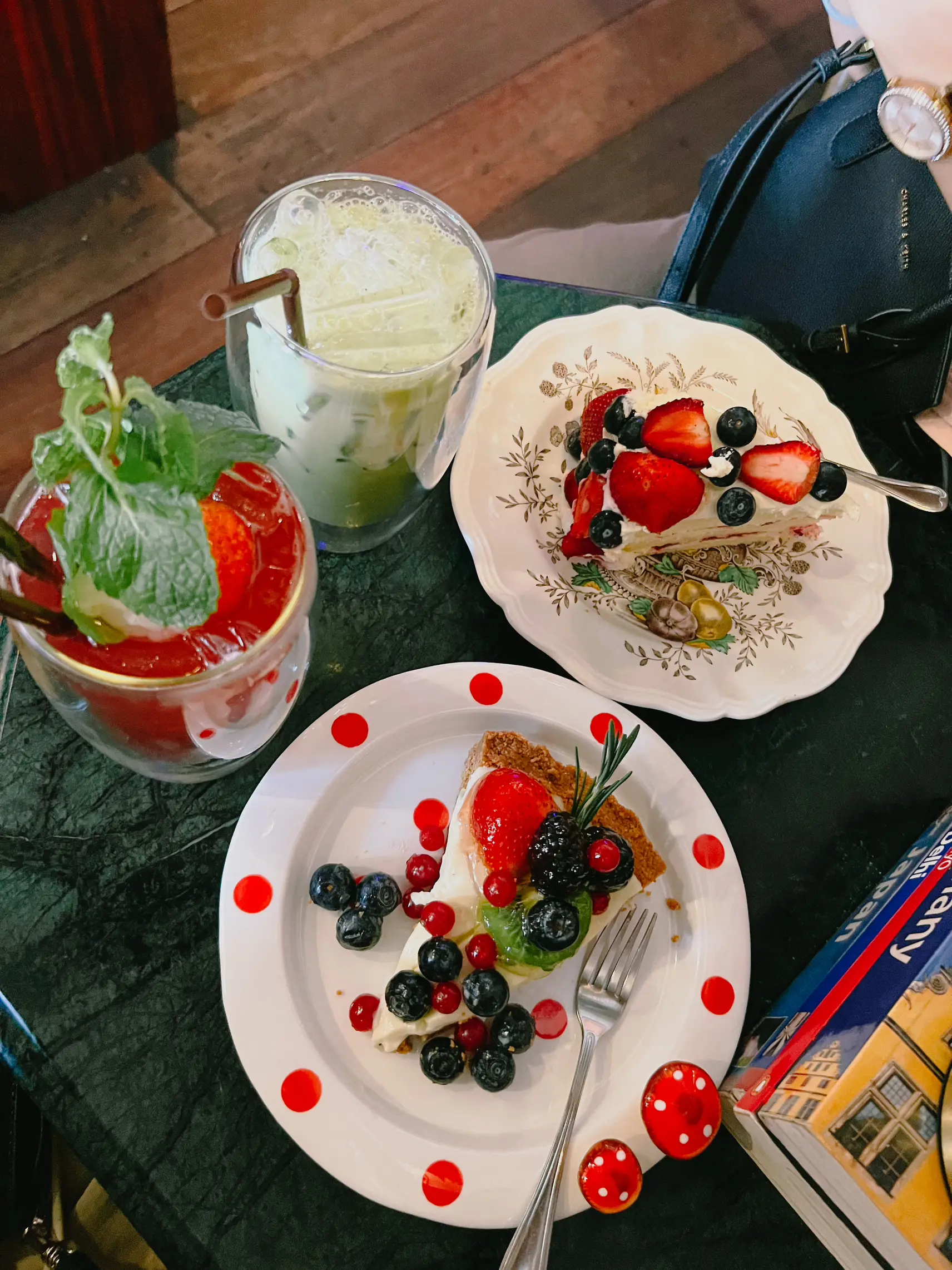 A Pink Rabbit + Bob ท่าเตียน 🐰 | แกลเลอรีที่โพสต์โดย Anchi | Lemon8