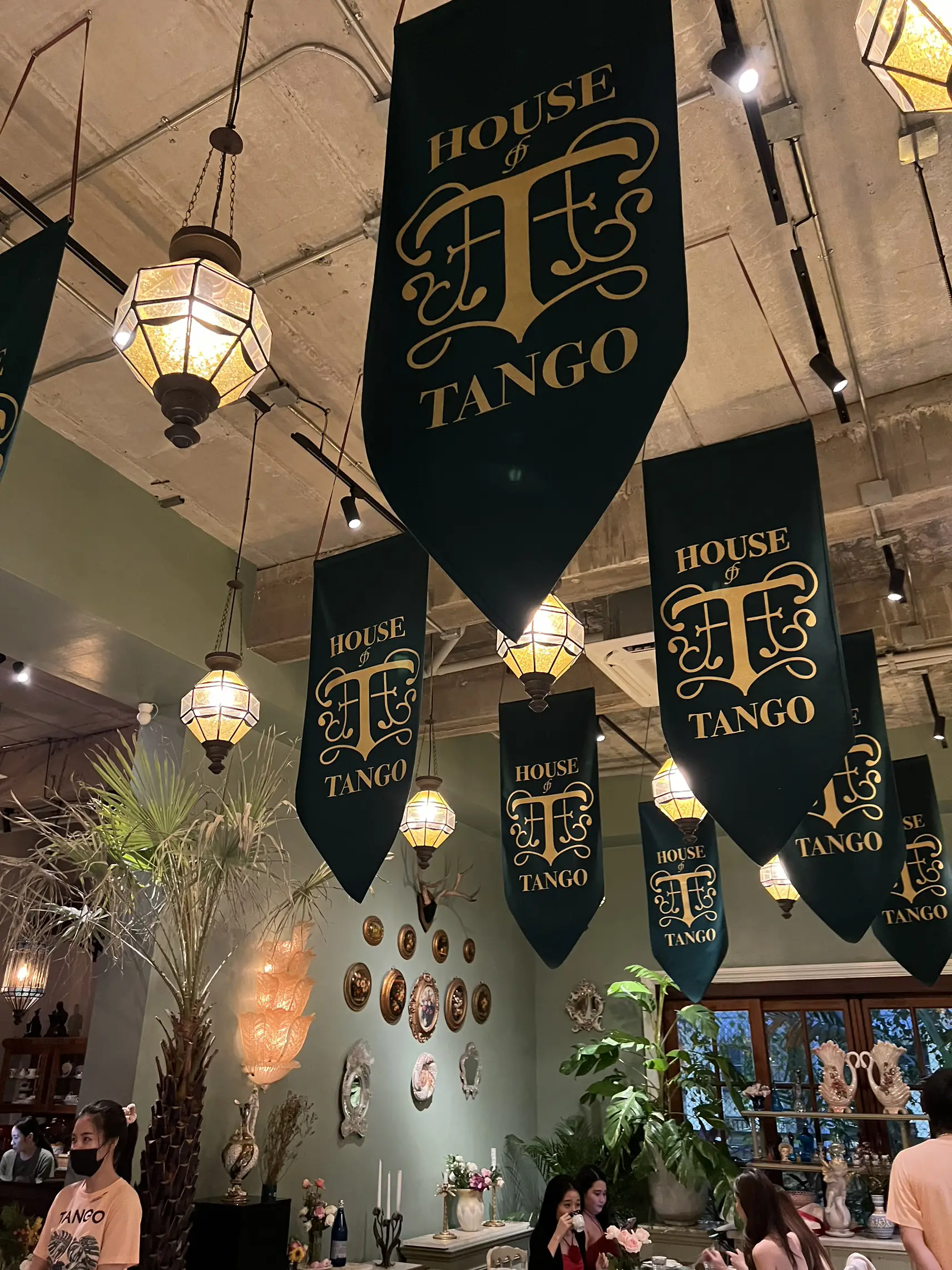 House of Tango จัดปาร์ตี้วันเกิดเพื่อนๆ 💖 | แกลเลอรีที่โพสต์โดย Bubibjubb🧀🍒 | Lemon8