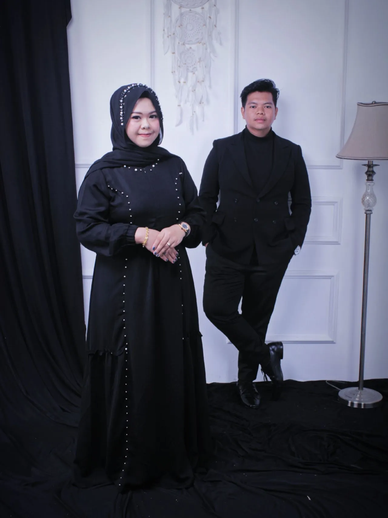 IDE FOTO PREWEDDING OUTFIT HITAM | Galeri diposting oleh Hannah | Lemon8