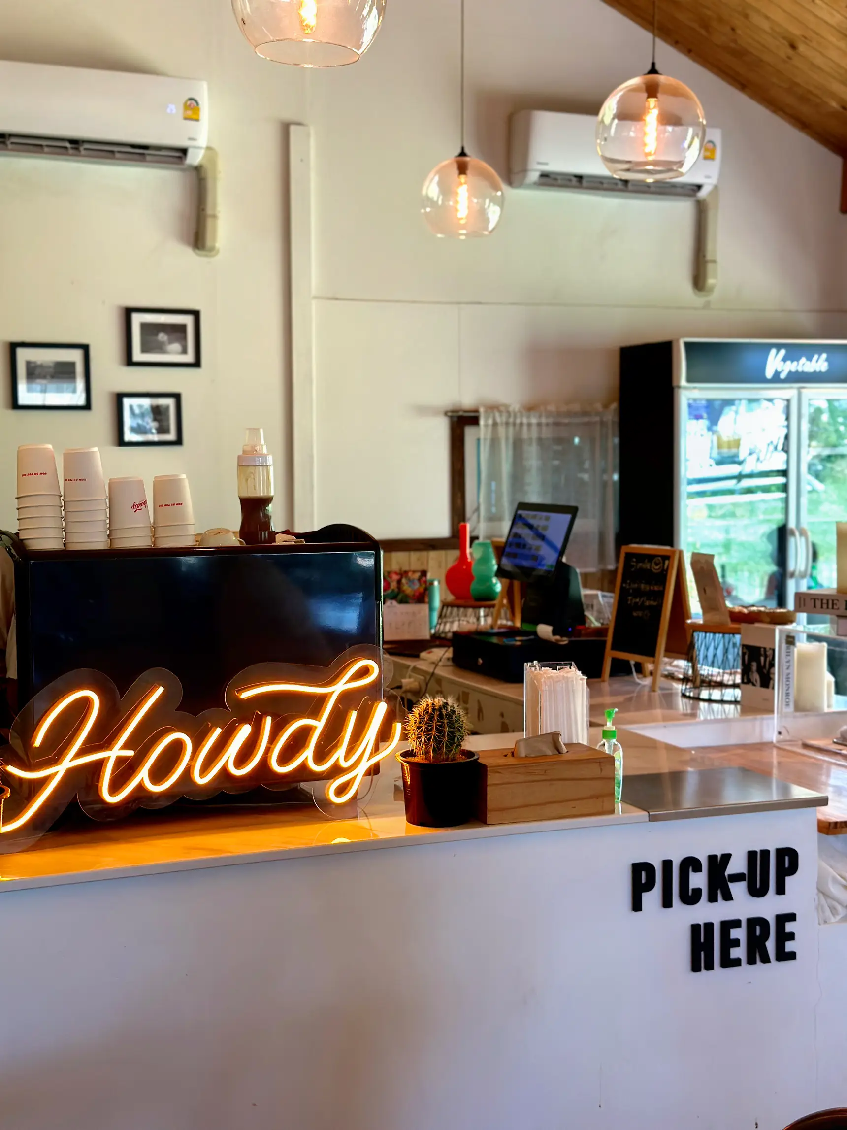 Howdy cafe&bistro @สระบุรี 🌳🍃 | แกลเลอรีที่โพสต์โดย จะขยันรีวิว | Lemon8