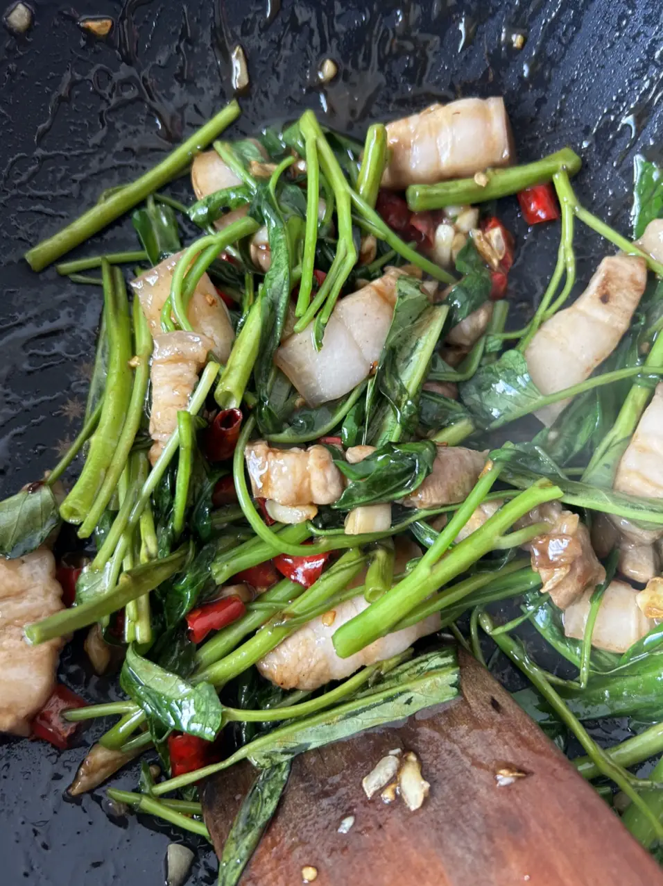 ผัดผักบุ้งหมูสามชั้น🥬🐷 | แกลเลอรีที่โพสต์โดย Mek.spd | Lemon8