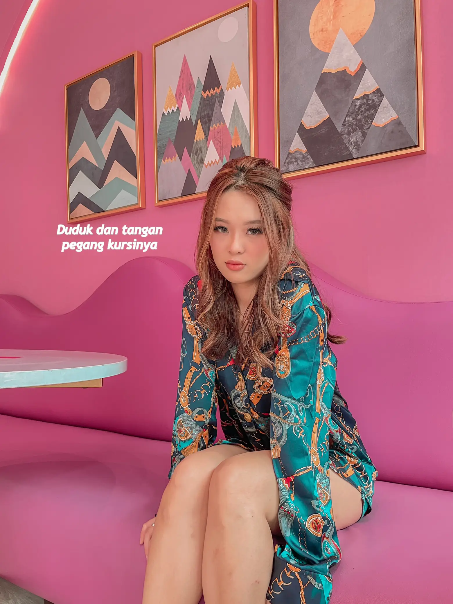 3 tips pose duduk | Galeri diposting oleh Stefanie | Lemon8