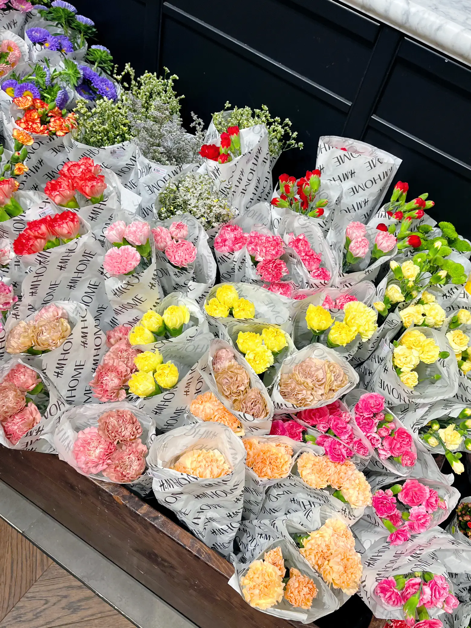 วันนี้แวะมา…ซื้อดอกไม้ที่ H&M 🌻 Central World 🍃 | แกลเลอรีที่โพสต์โดย ...