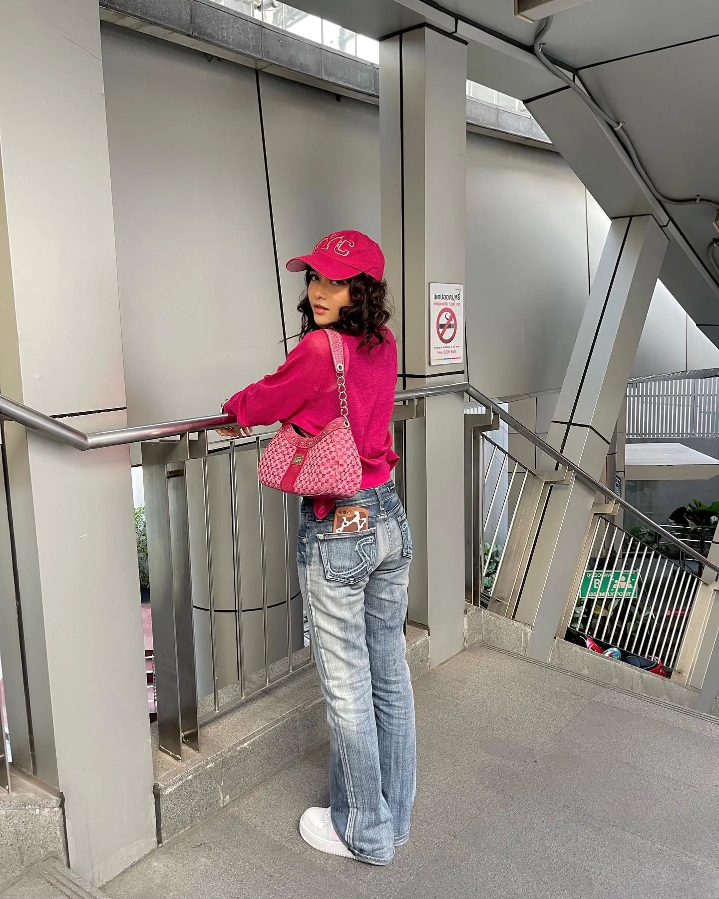 Y2k look😉💗 | แกลเลอรีที่โพสต์โดย Nivandaz | Lemon8